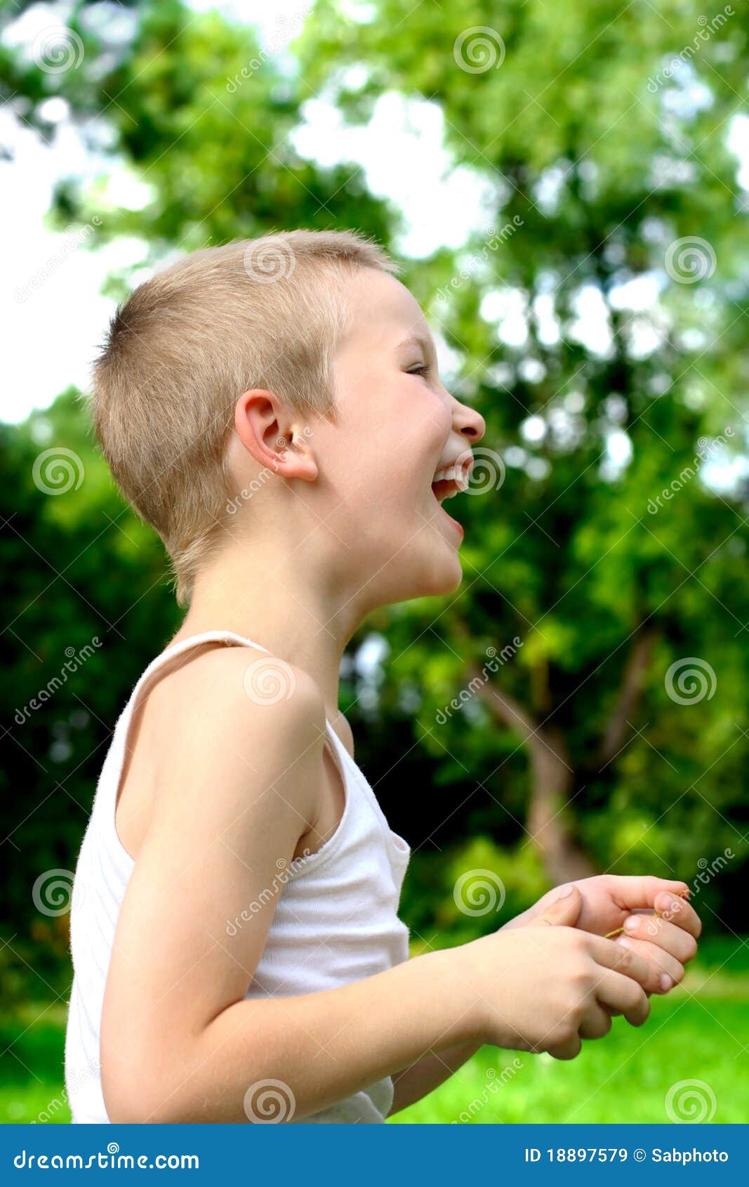 Lachendes Kind stockbild. Bild von lebensstil, lebhaft - 18897579