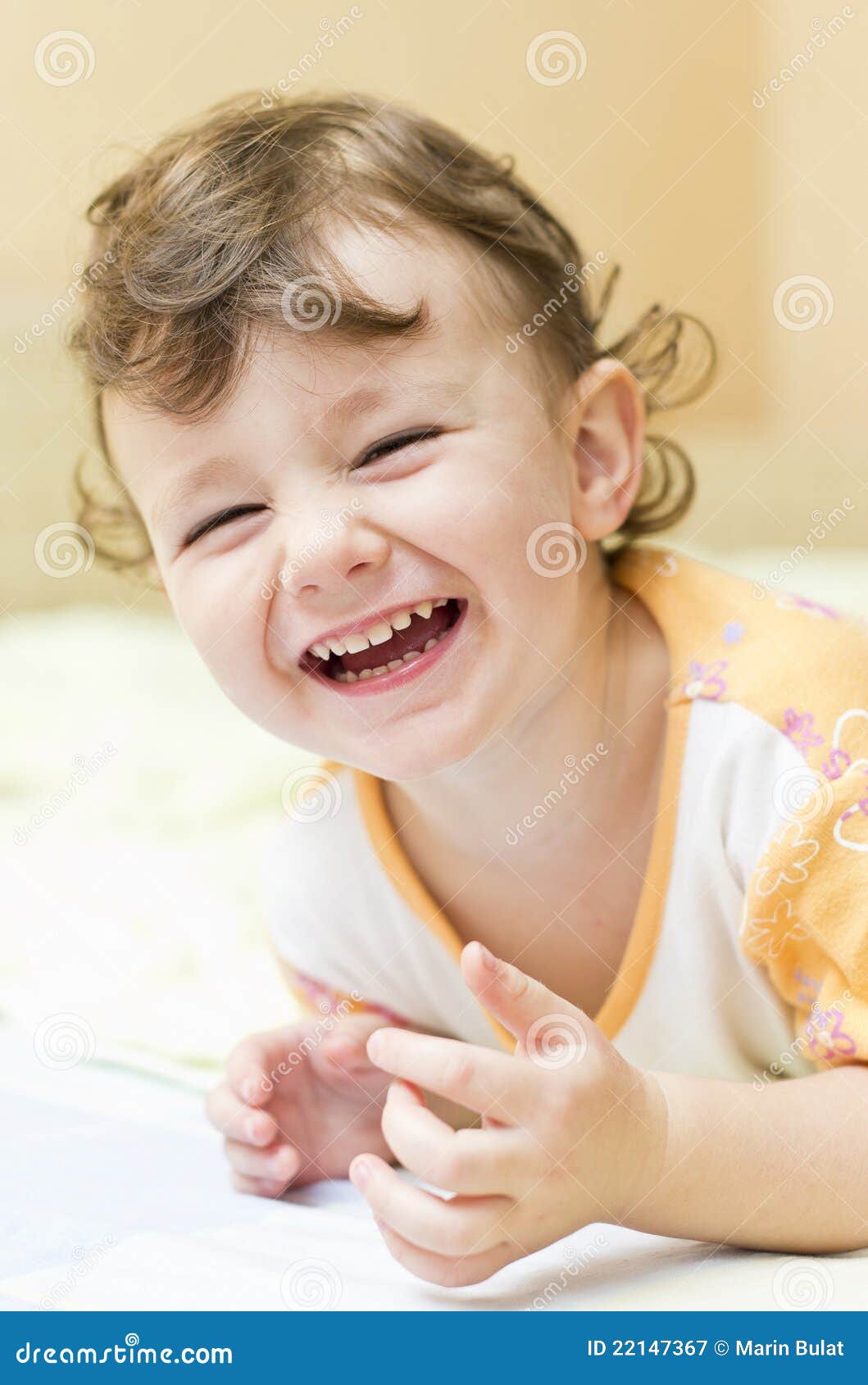 Lachendes Kind stockbild. Bild von spiel, lächeln, vortraining - 22147367