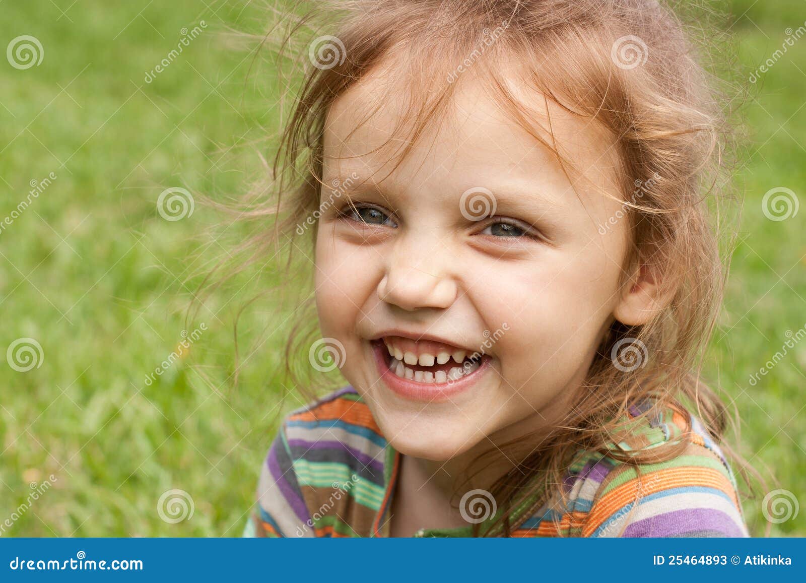 Lachendes Kind stockbild. Bild von kind, lächeln, frühling - 25464893