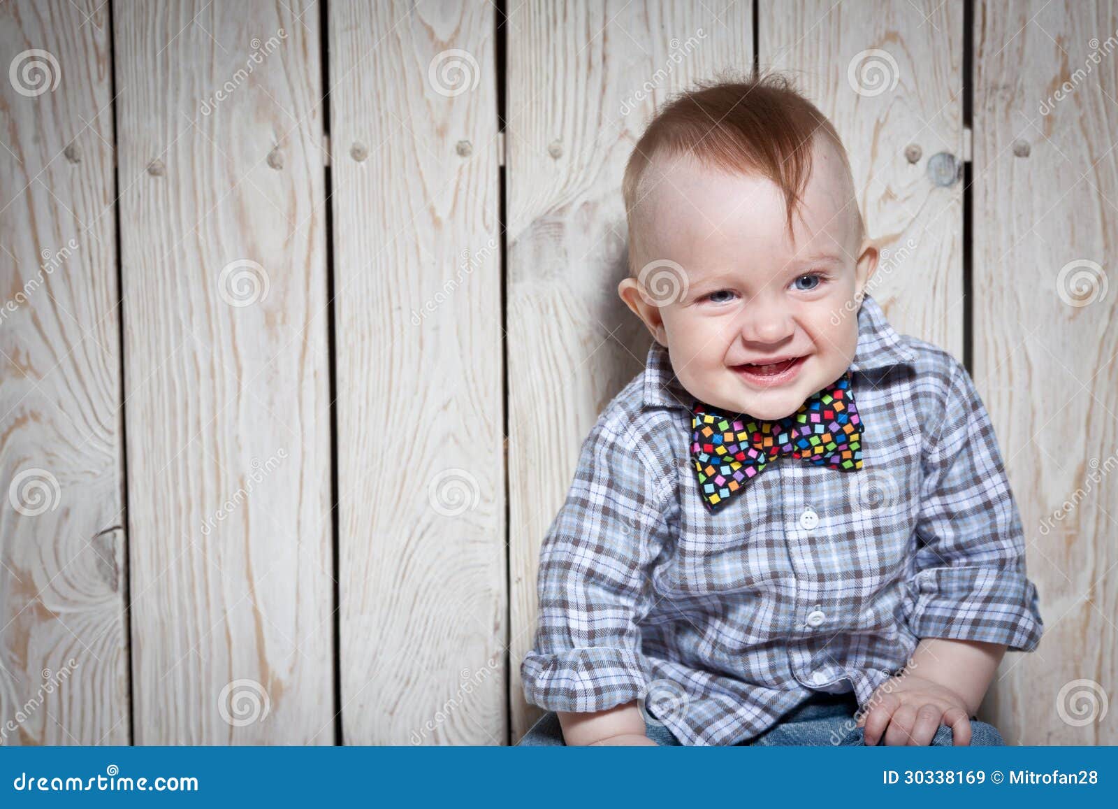 Lachendes stilvolles Kind stockbild. Bild von freundlich - 30338169