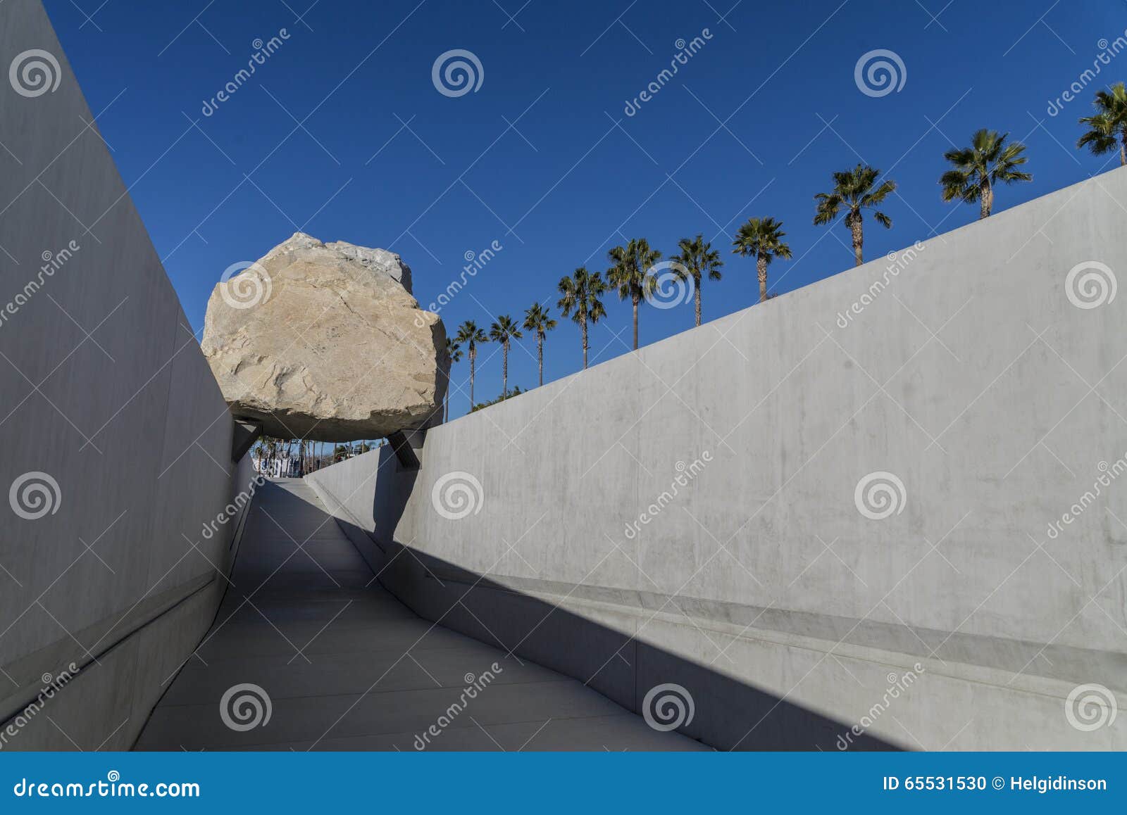 LACMA S Levitated Mass editorial image. Image of heizer - 65531530