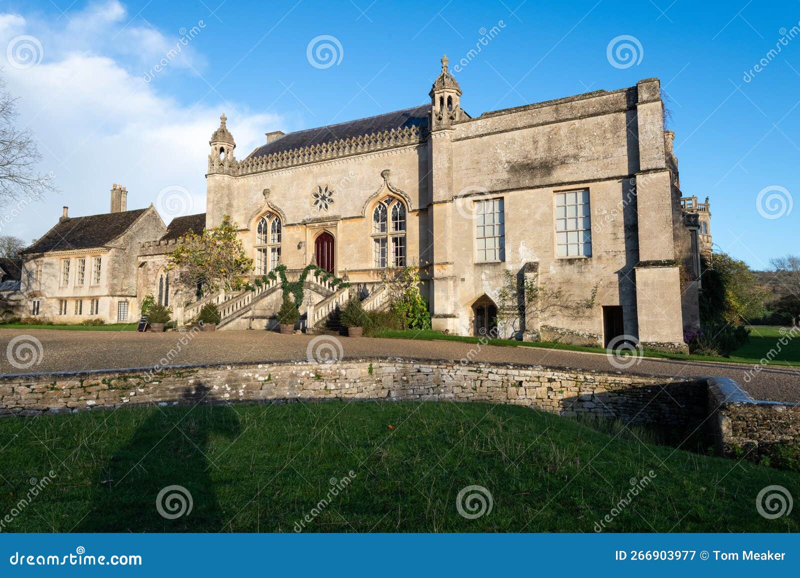 Lacock Abbey editorial photography. Image of outdoors - 266903977