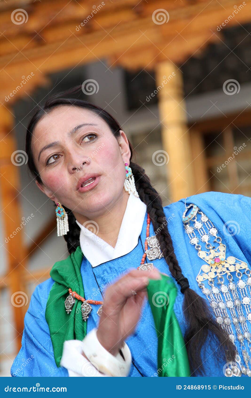 Ladakhi dancer girl editorial image. Image of clothes - 24868915
