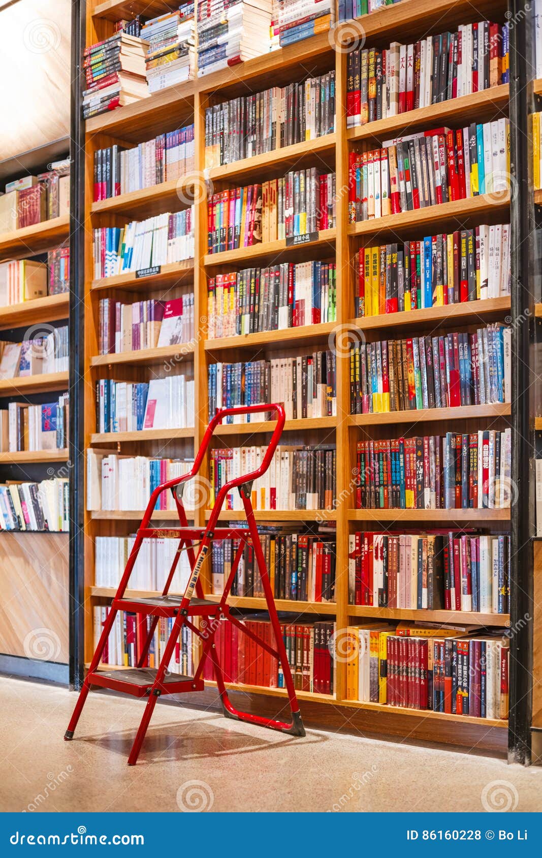 Ladder in Bookstore editorial stock photo. Image of publication - 86160228