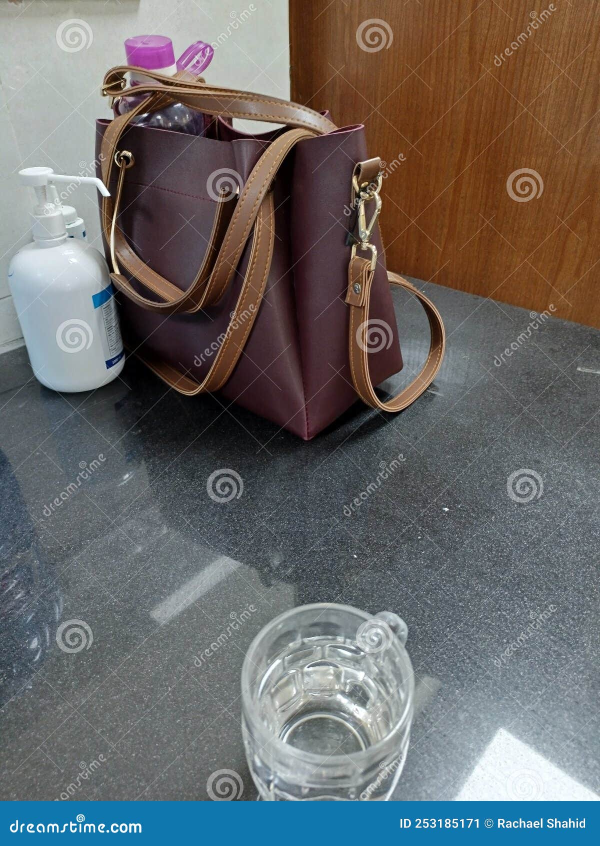 Ladies Ladder purse / bag stock image. Image of shoulder - 253185171