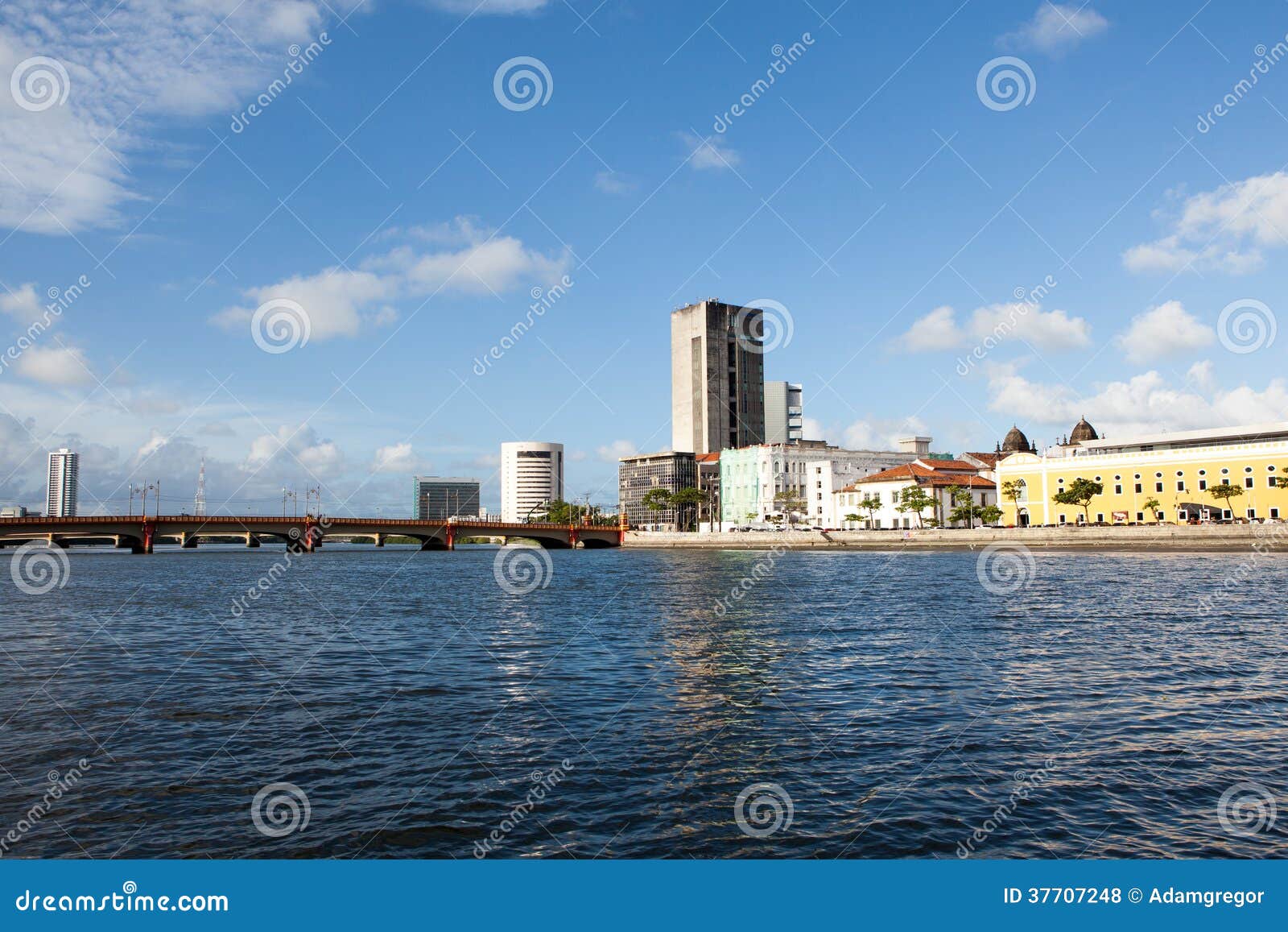 Lado do rio de Recife foto de stock. Imagem de panorâmica - 37707248