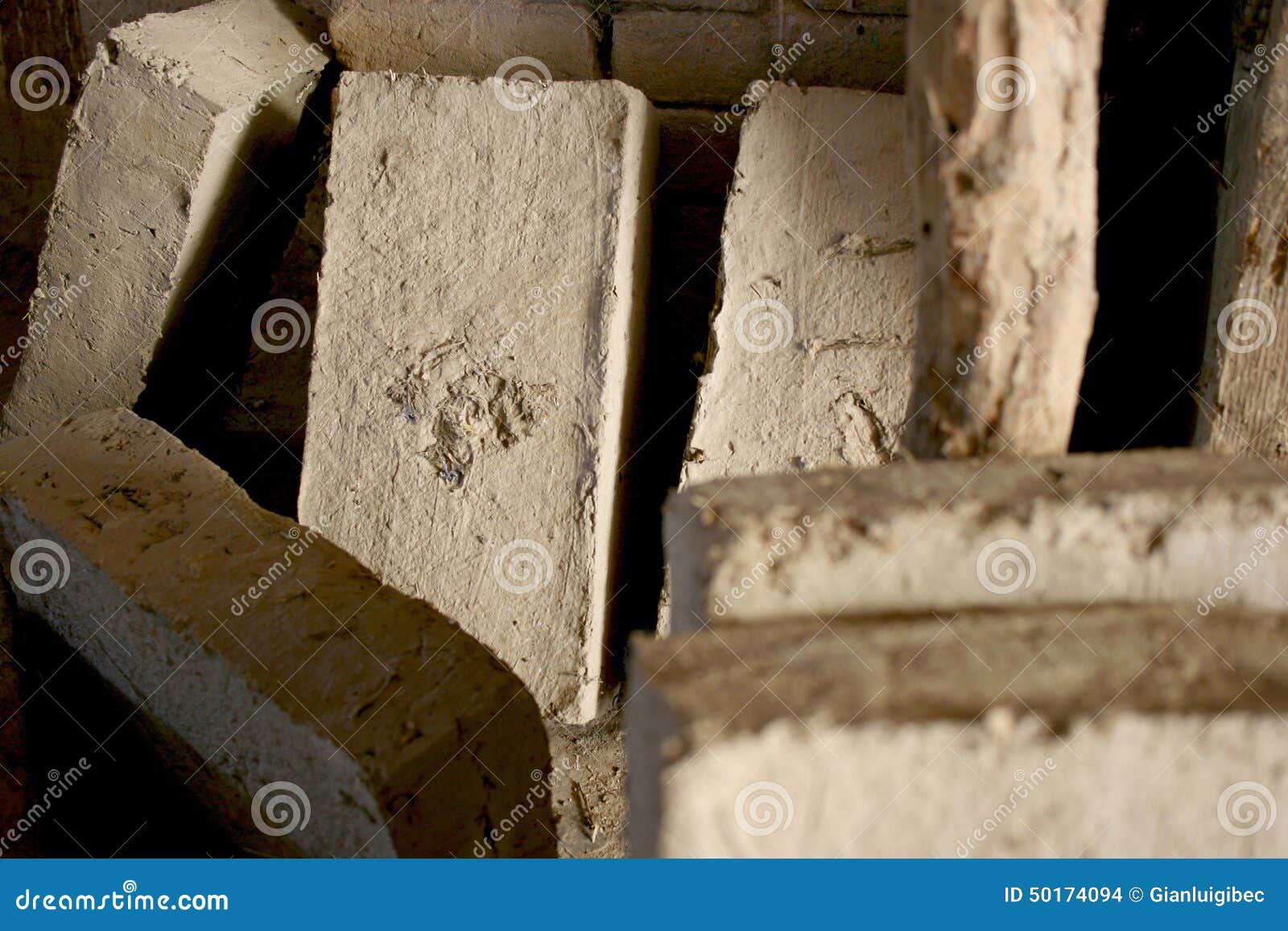 Ladrillos de Adobe foto de archivo. Imagen de handmade - 50174094