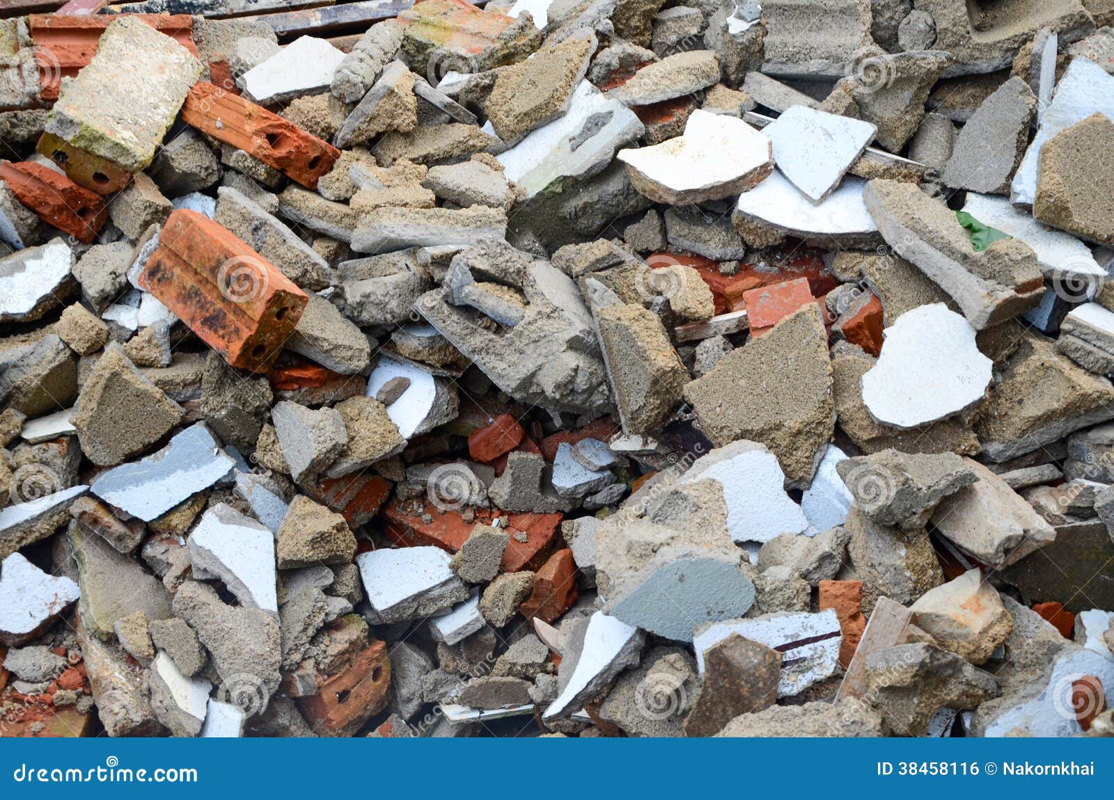 Ladrillos quebrados foto de archivo. Imagen de aparte - 38458116