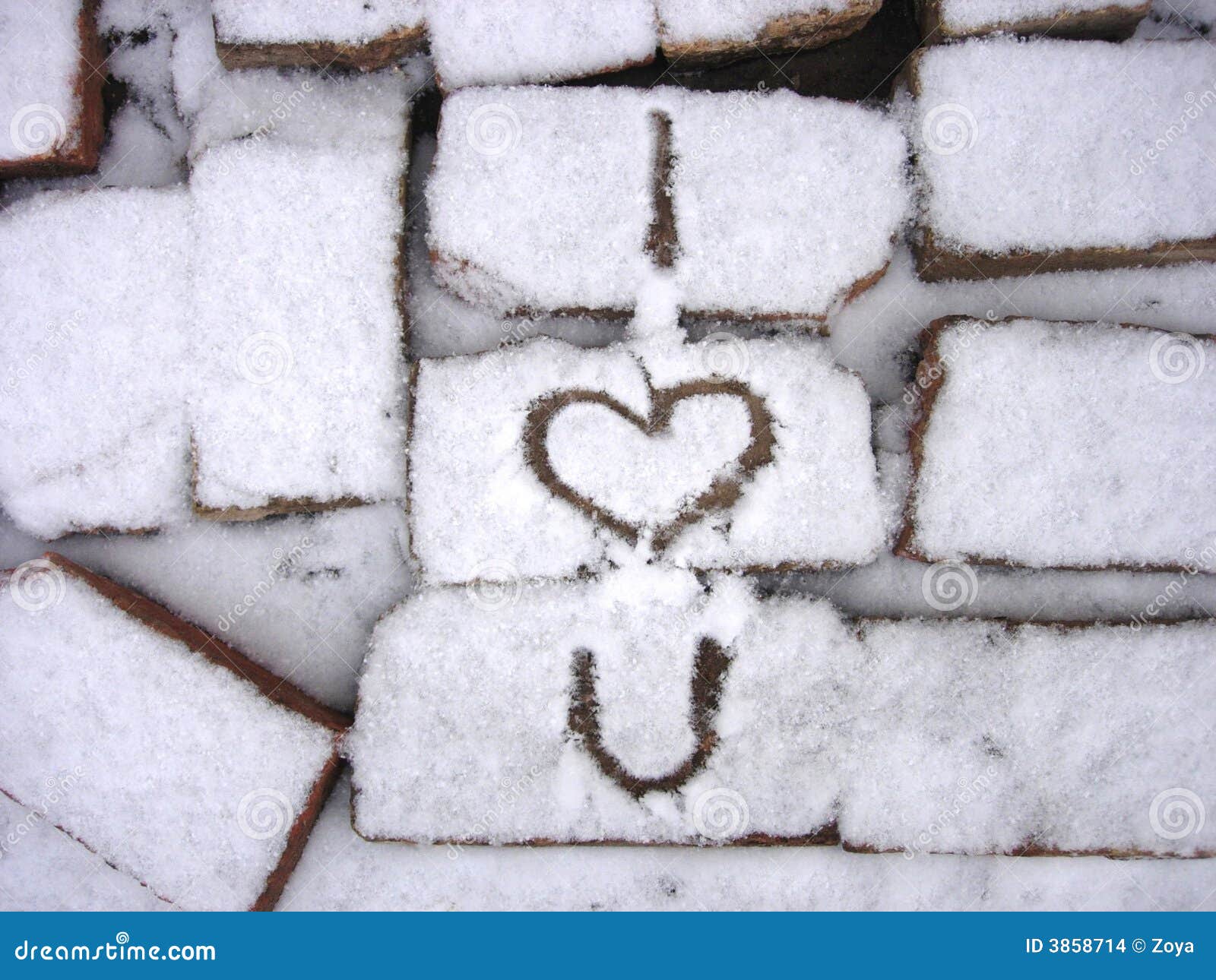 Ladrillos Y Nieve Imagen. Imagen: 3858714