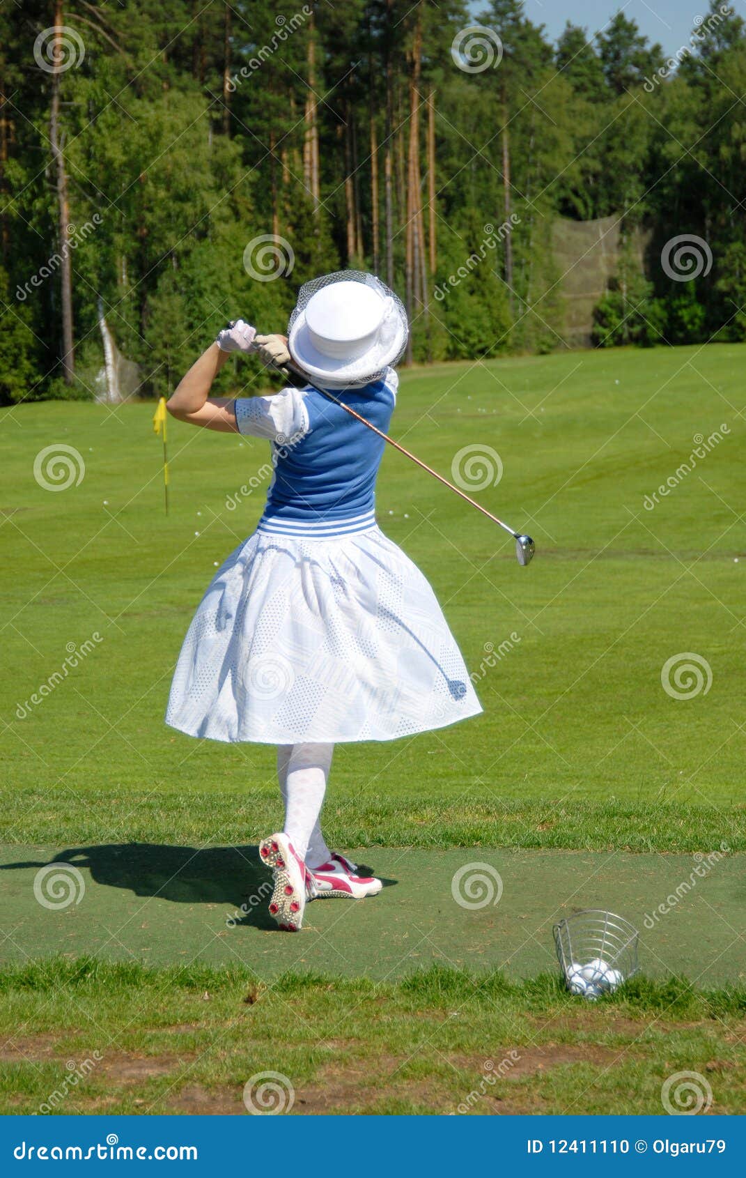 Lady Golfer Swing Editorial Image - Image: 12411110