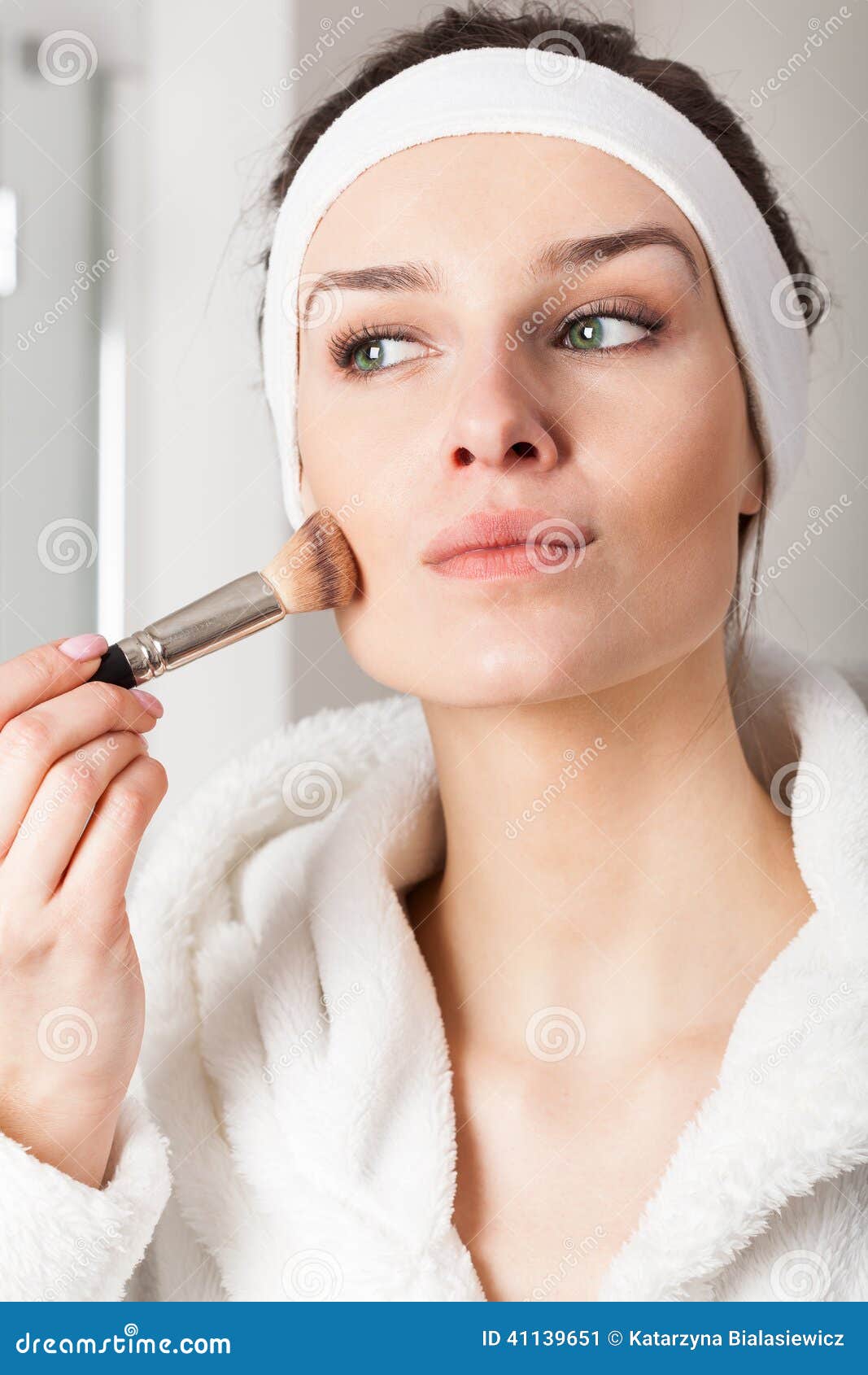 Lady making up stock image. Image of beautiful, beauty - 41139651