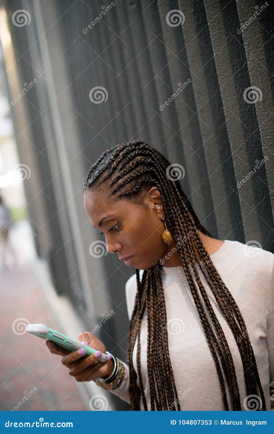 Lady texting on cell phone stock image. Image of wireless - 104807353