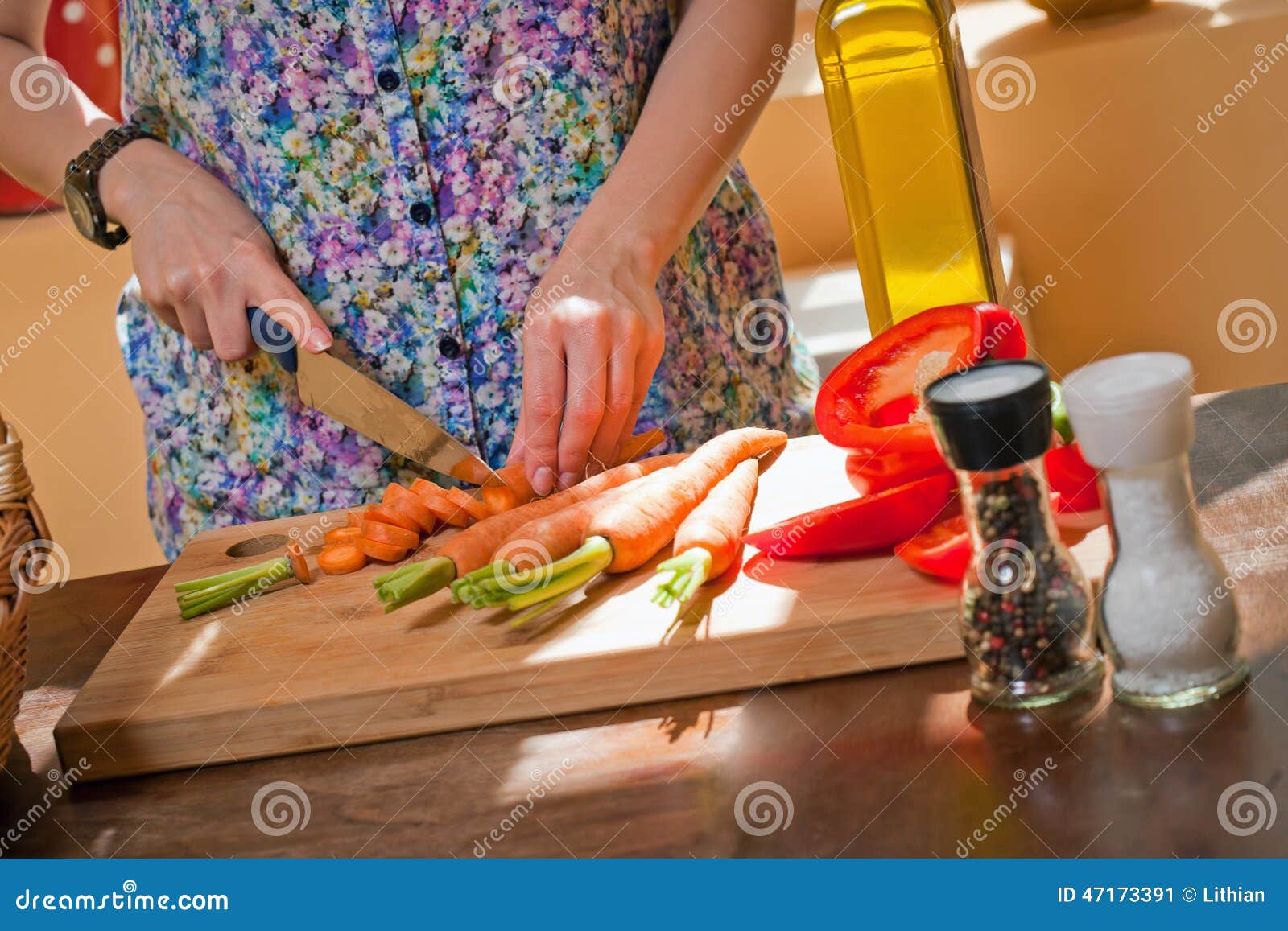 Laga mat kurs fotografering för bildbyråer. Bild av barn - 47173391