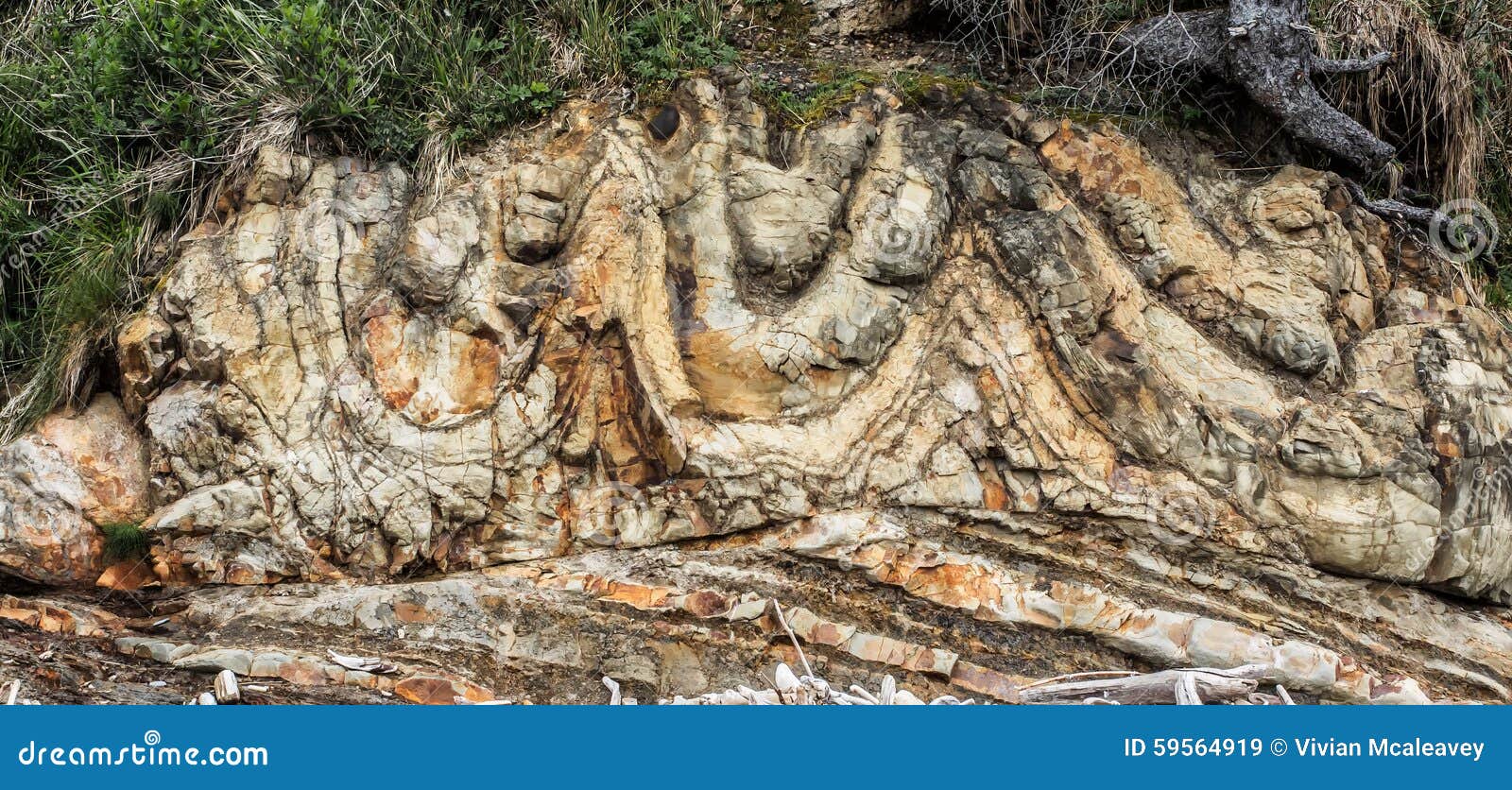 Lagen Van De Klip Van De Rotsvorm Bij Het Strand Stock Afbeelding ...