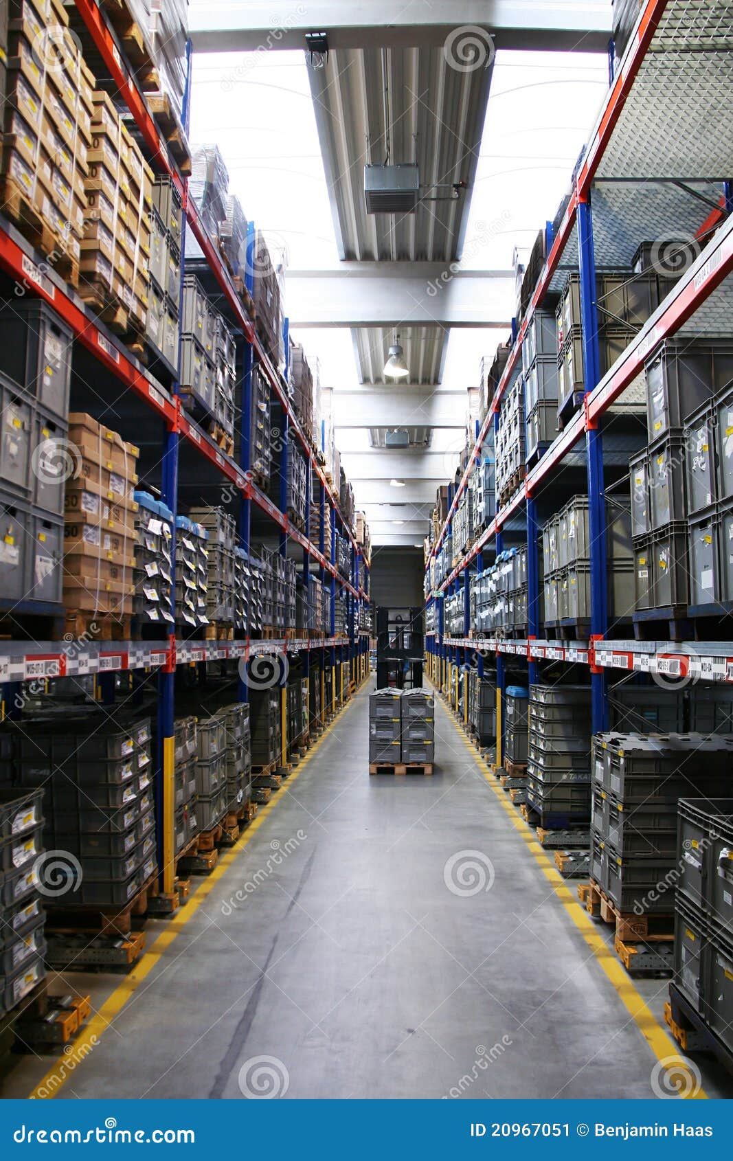 Lager stockbild. Bild von gabelstapler, anlieferung, paket - 20967051