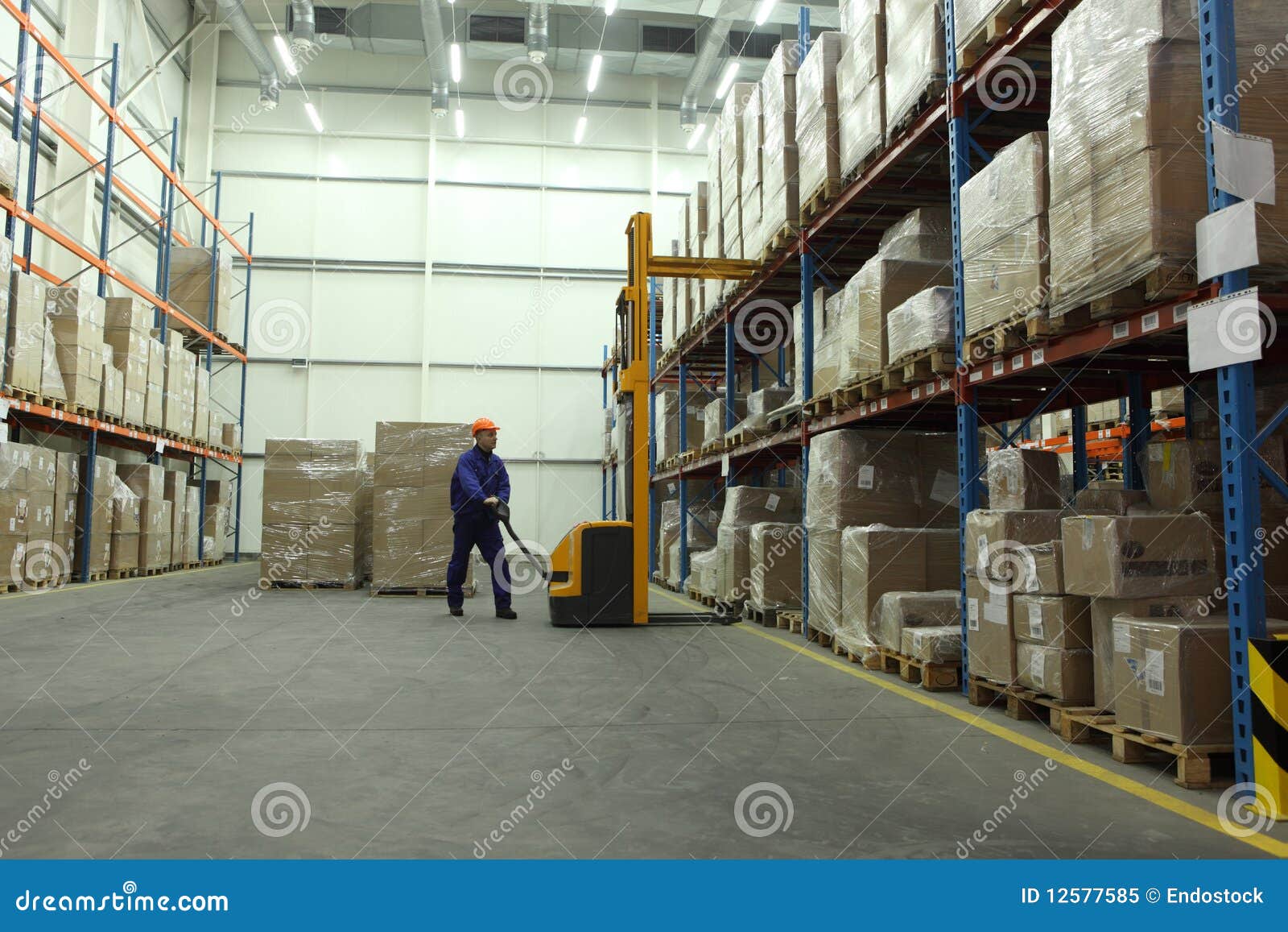 Lagerarbete fotografering för bildbyråer. Bild av fördelning - 12577585