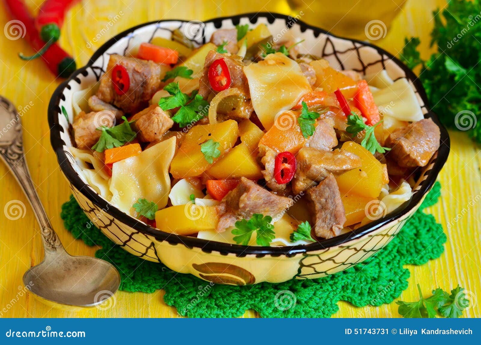 Lagman stock afbeelding. Image of plaat, peterselie, capsicum - 51743731