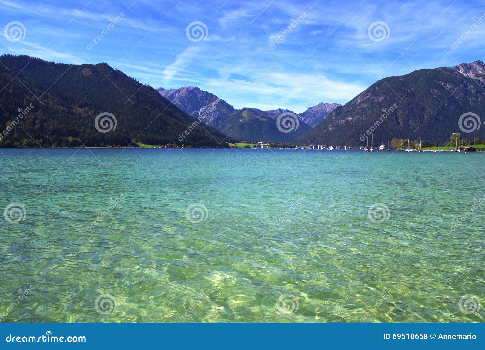 Lago Achensee, Austria foto de archivo. Imagen de cubo - 69510658