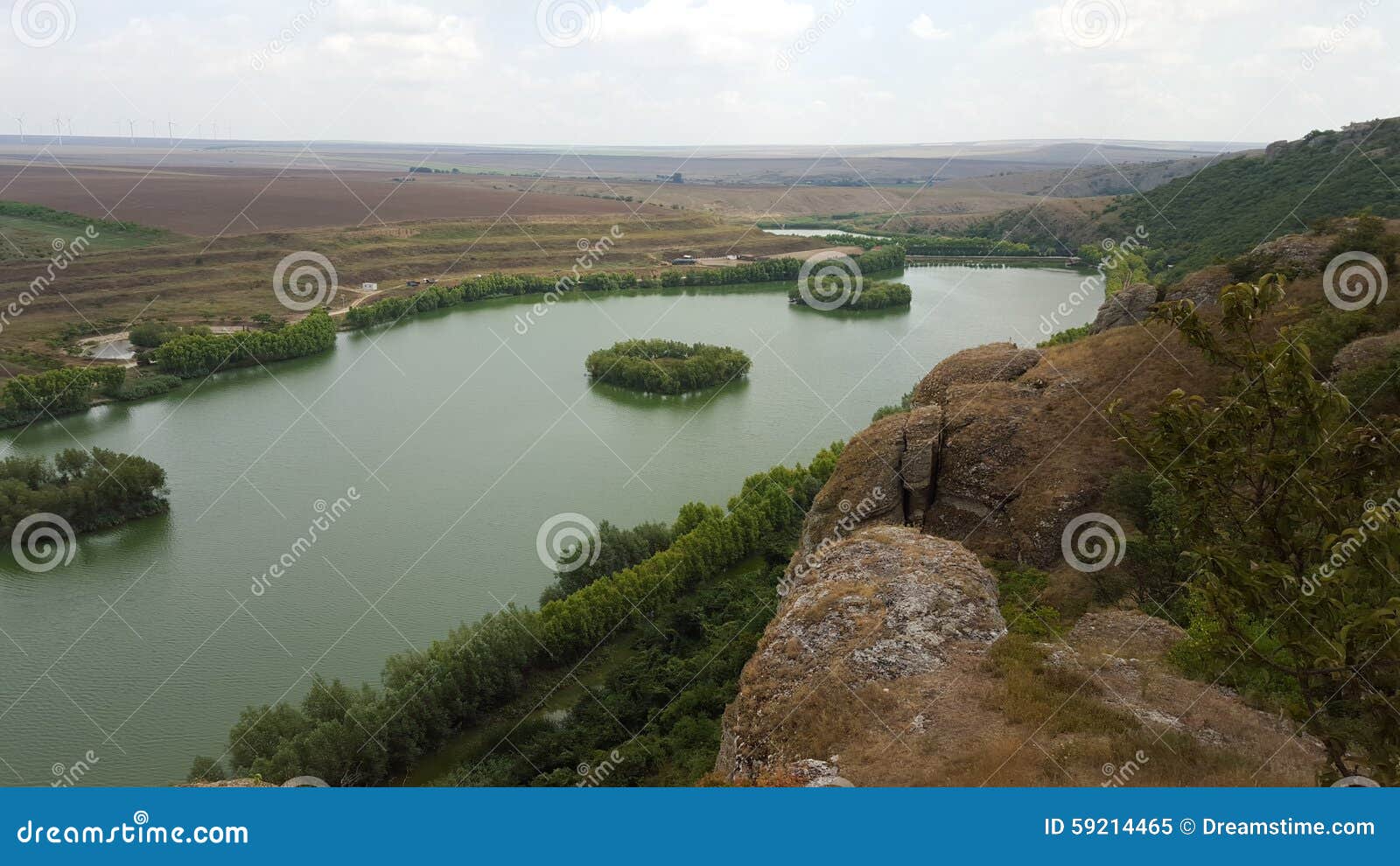 Lago Agradable Con Las Islas Cuadradas Imagen de archivo - Imagen de ...
