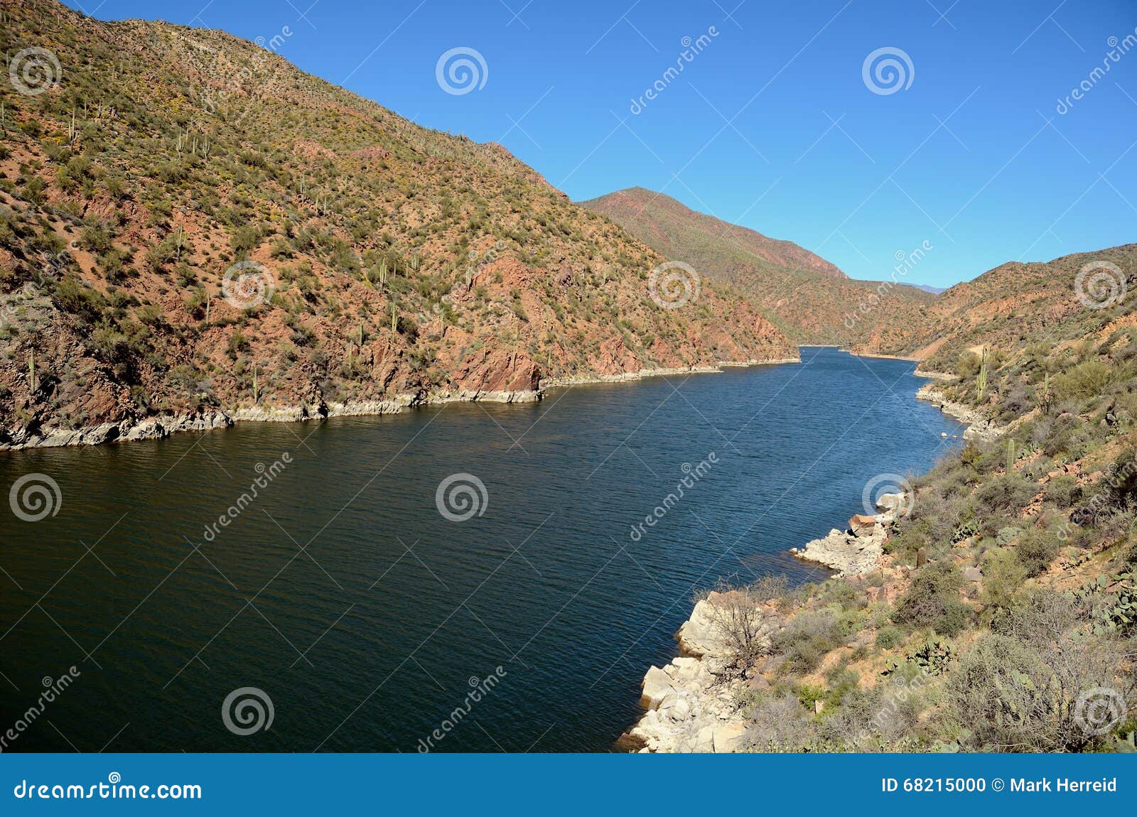 Lago Apache in Arizona fotografia stock. Immagine di lago - 68215000
