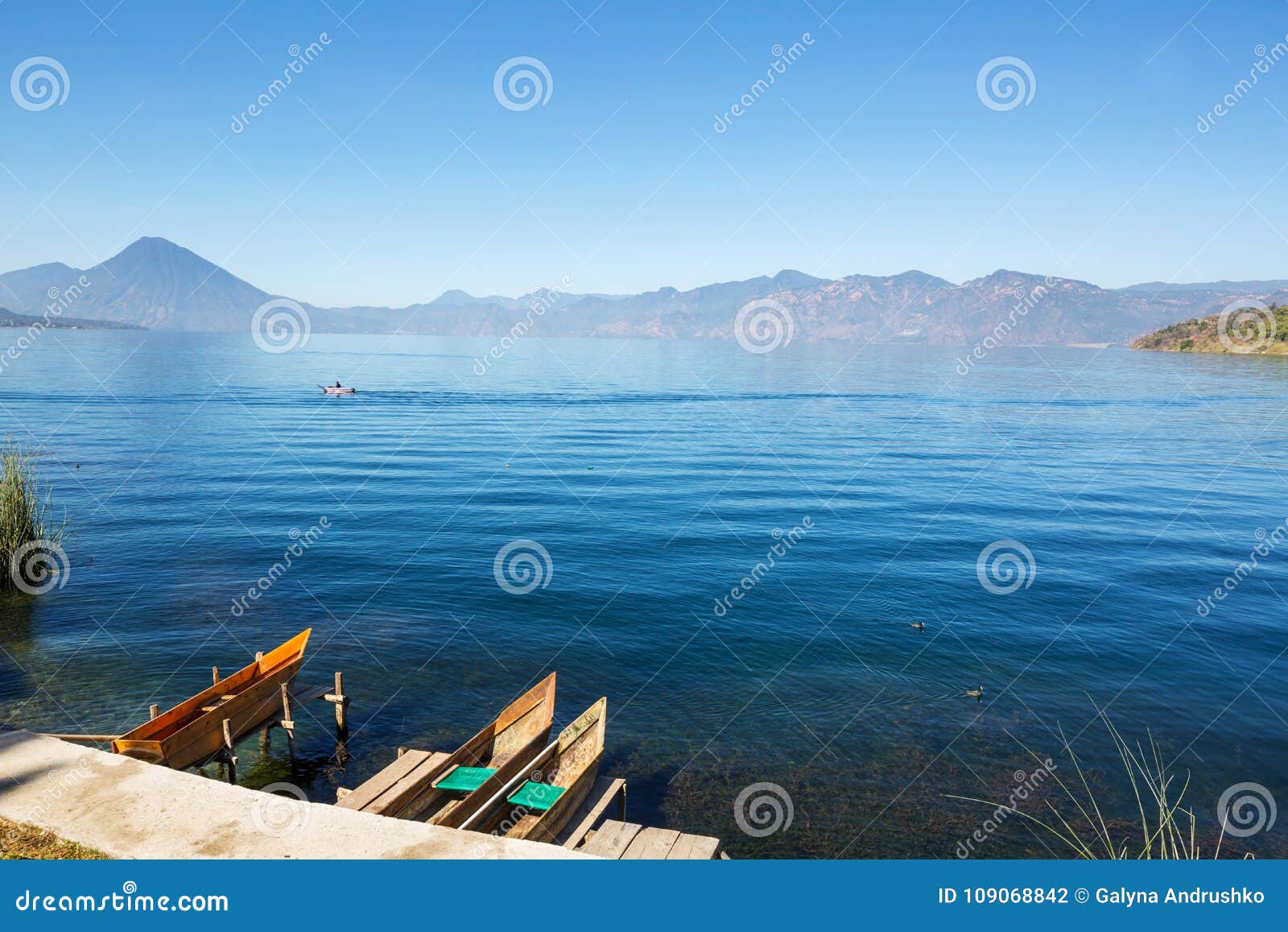 Lago Atitlan foto de archivo. Imagen de aldea, silencioso - 109068842