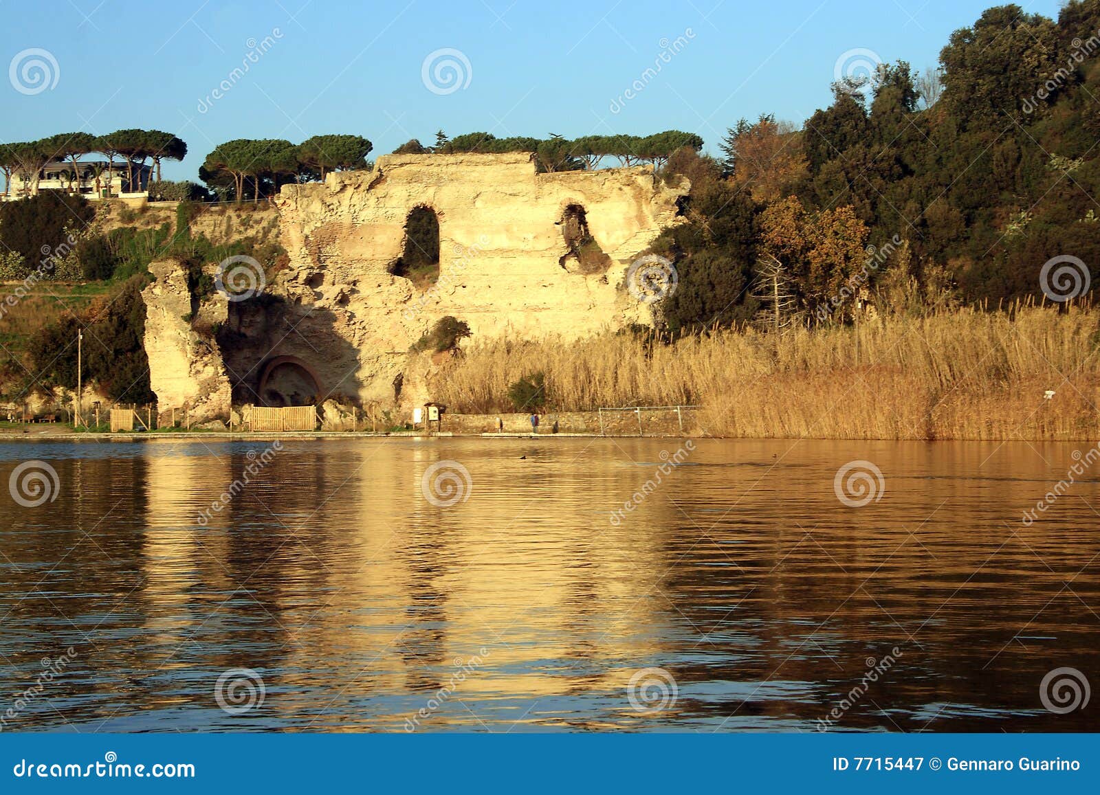 Lago Averno imagen de archivo. Imagen de templo, narragansett - 7715447