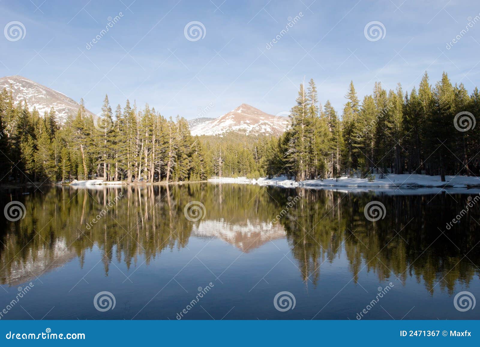 Lago azul imagen de archivo. Imagen de paisaje, turismo - 2471367