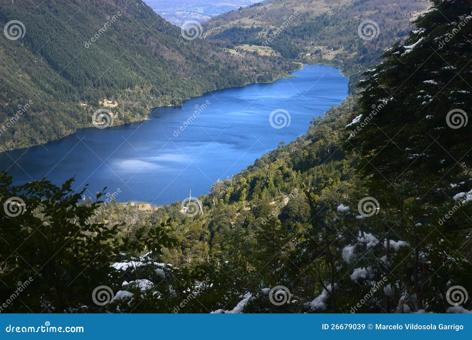 Lago azul imagen de archivo. Imagen de agua, parque, naturalizado ...