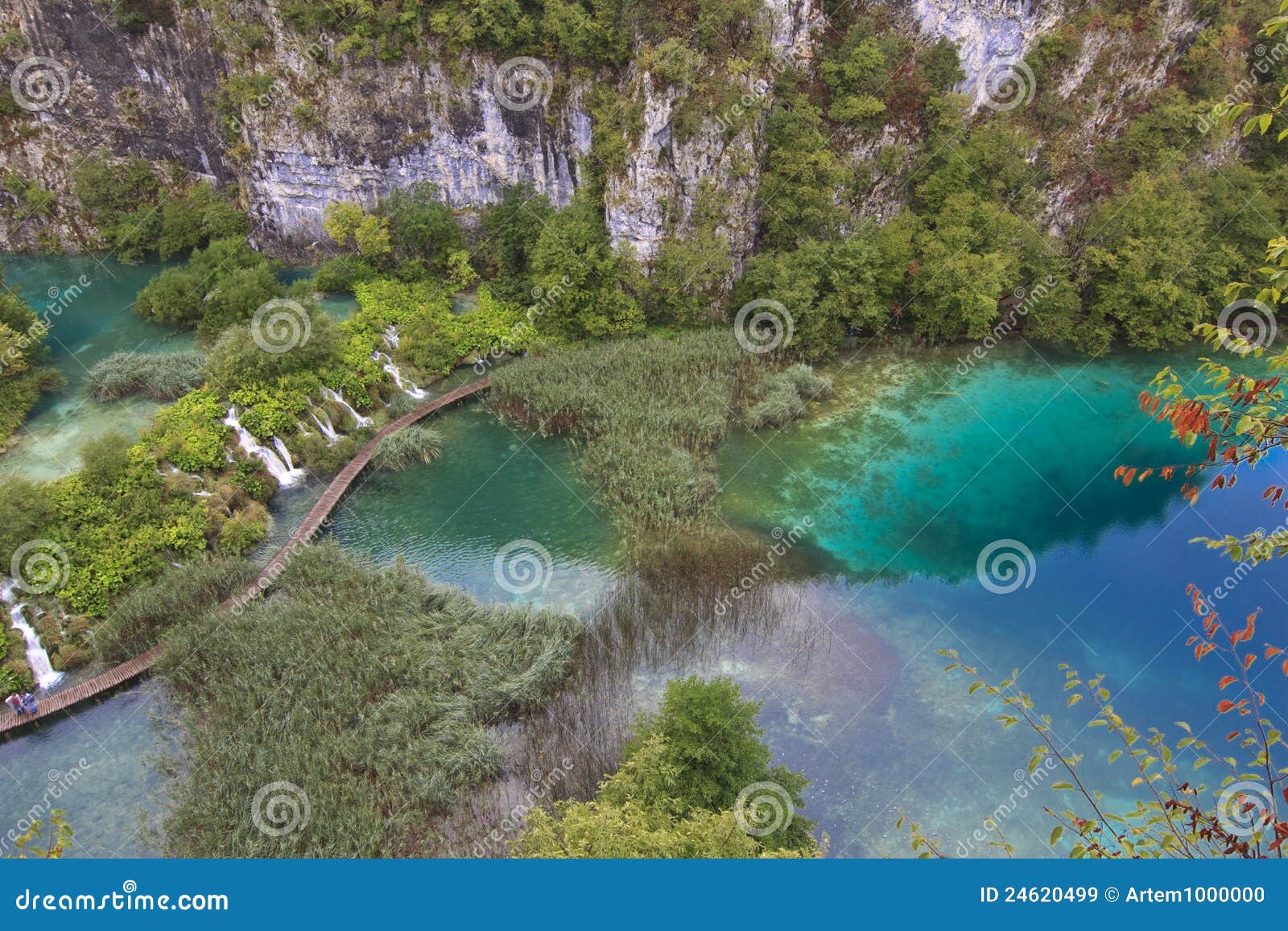 Lago Azul Profundo Cristalino Imagen de archivo - Imagen de croacia ...
