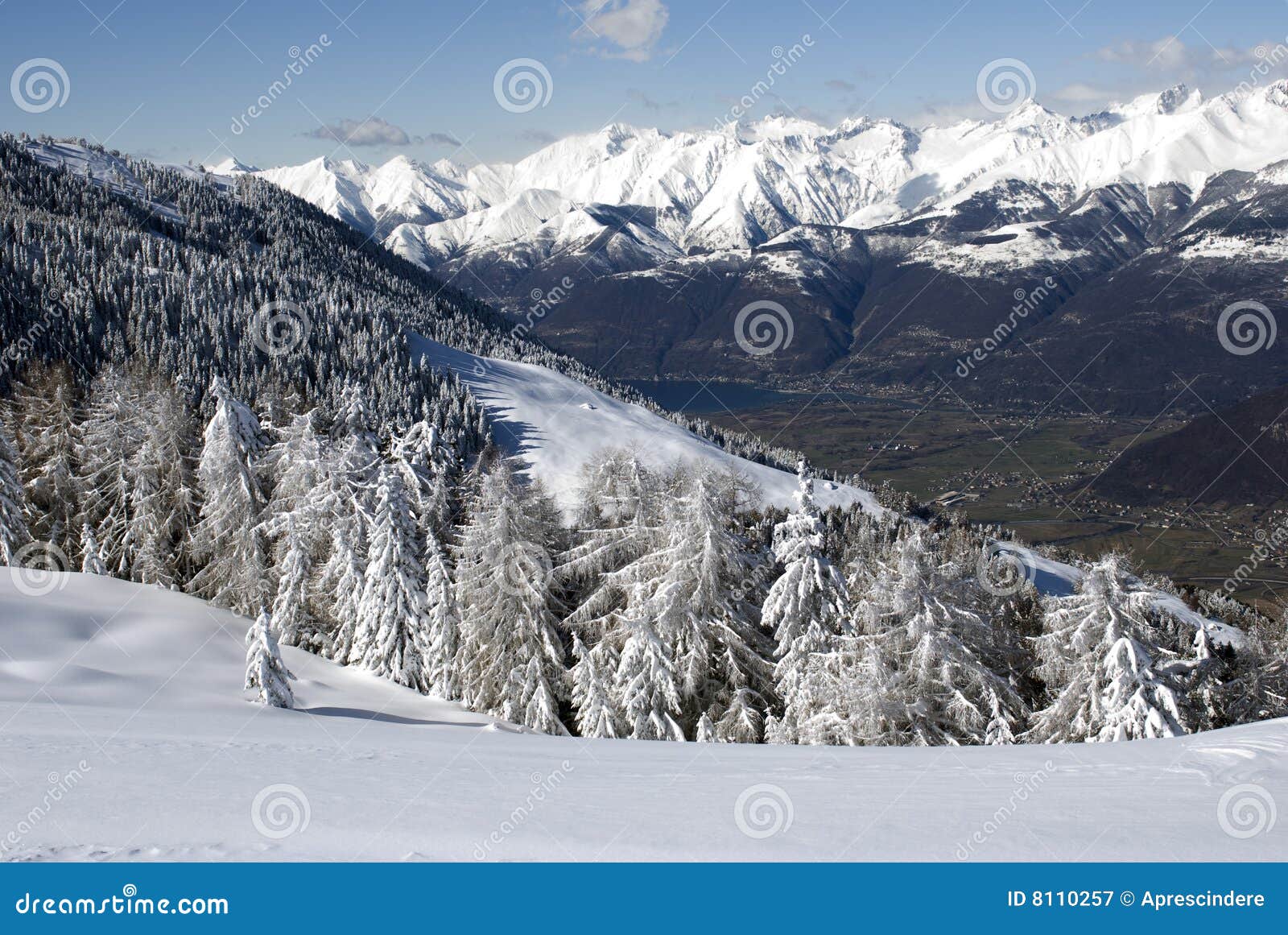 Lago Como Di Paesaggio Di Inverno Immagine Stock - Immagine di ...