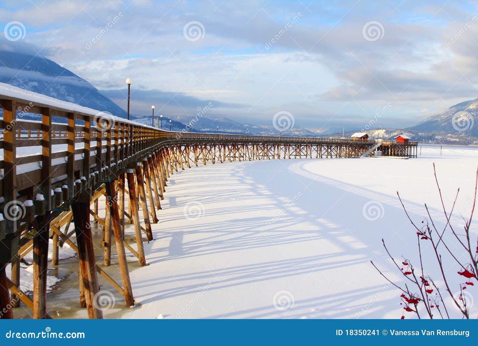 Lago congelado imagen de archivo. Imagen de lago, rango - 18350241
