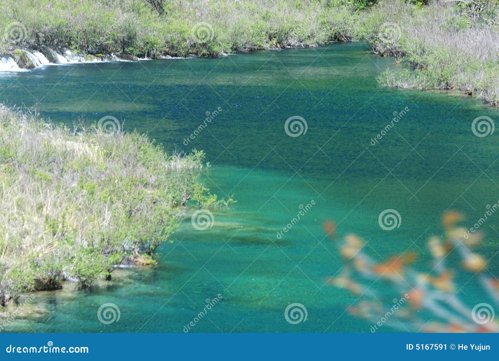 Lago de lámina imagen de archivo. Imagen de madera, azul - 5167591