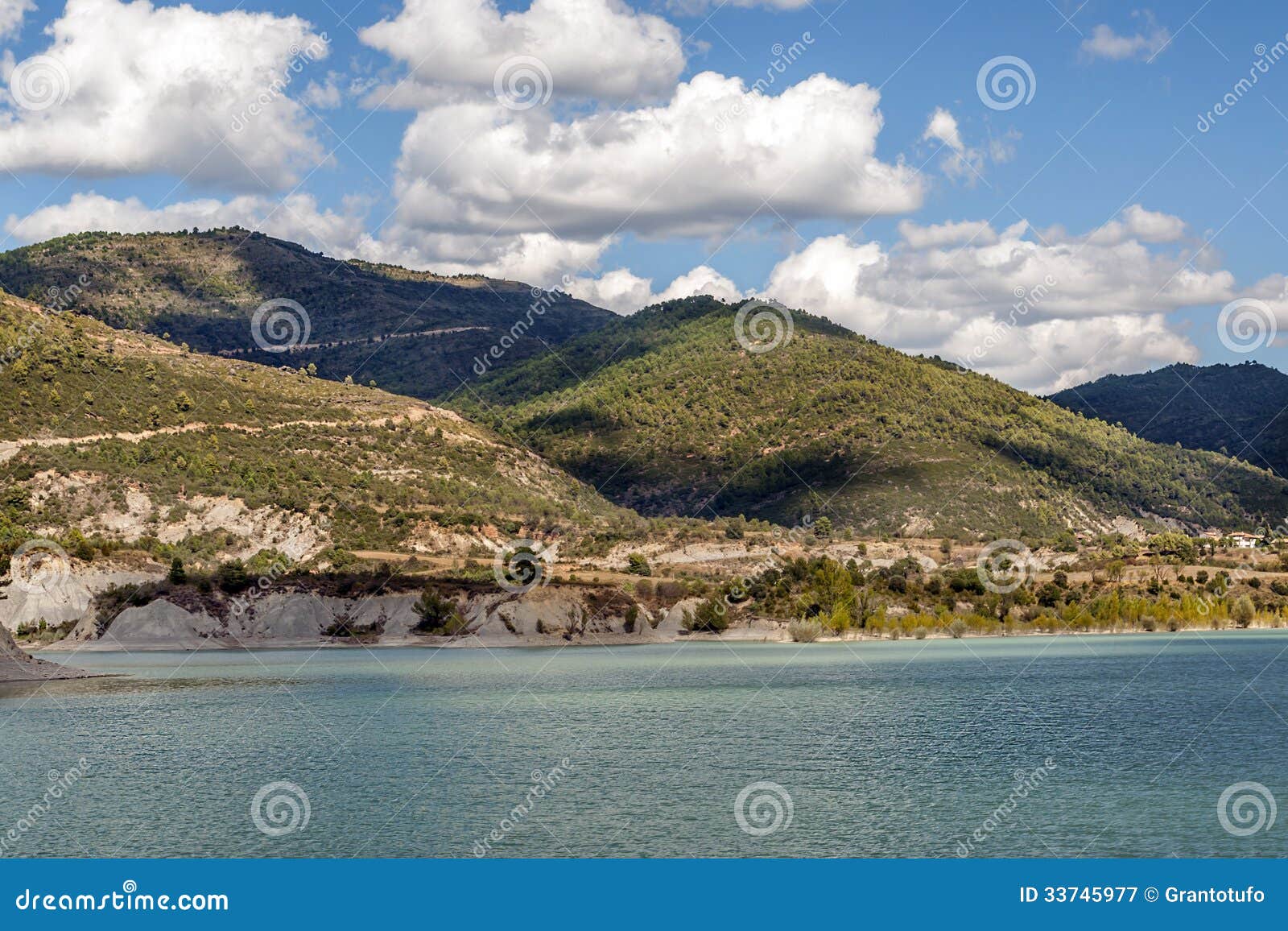 Lago de la roca imagen de archivo. Imagen de resorte - 33745977
