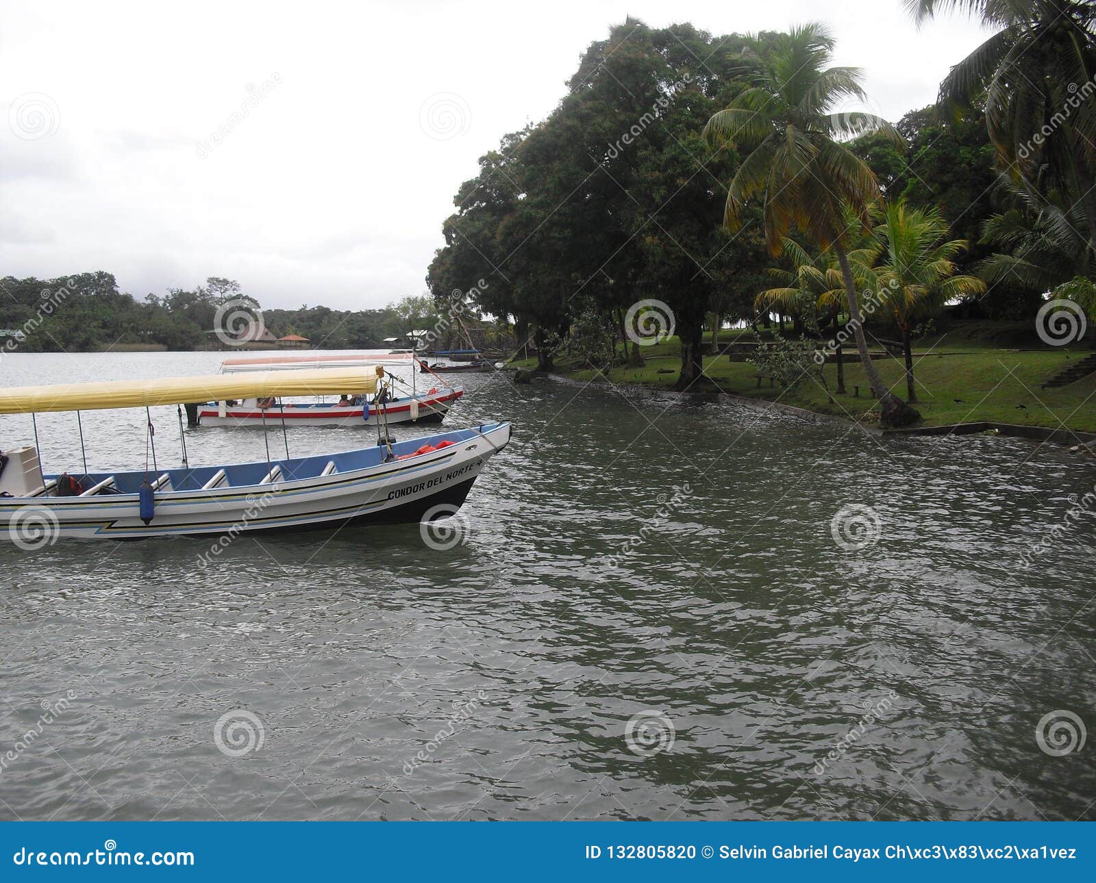 Lago De Rio Dulce, Izabal, Guatemala, America Central 52 Imagen ...