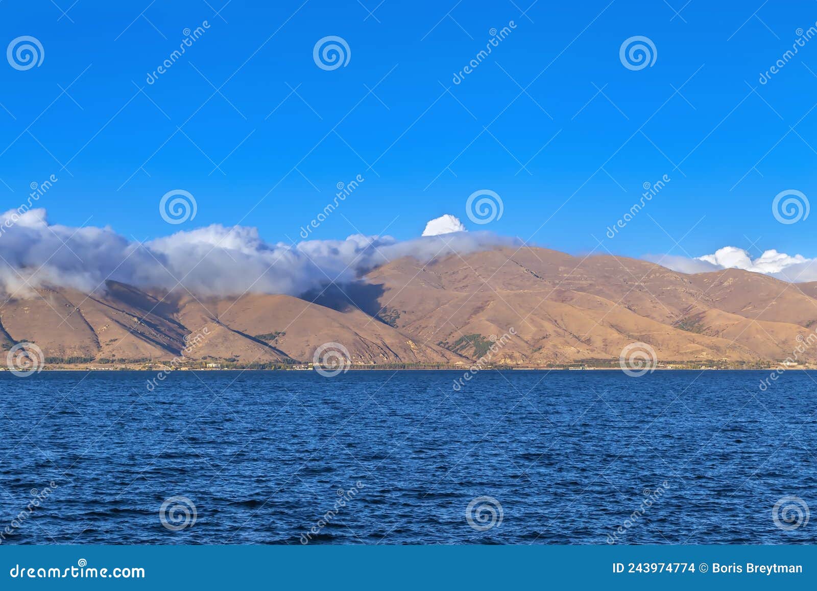 Lago de sevan armenia foto de stock. Imagem de lago - 243974774