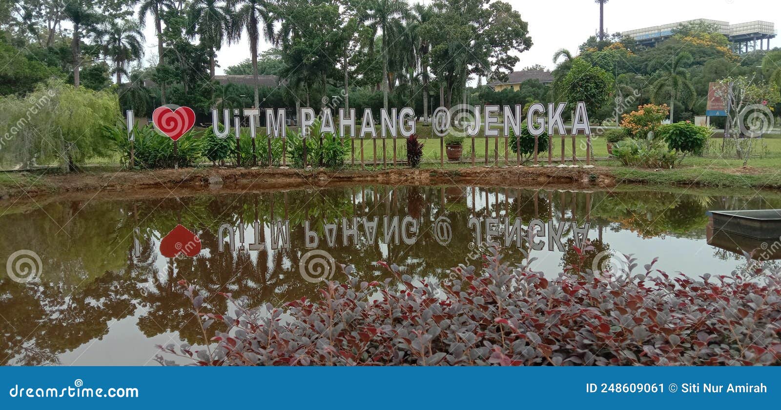Lago de uitm jengka pahang imagem de stock. Imagem de jardim - 248609061