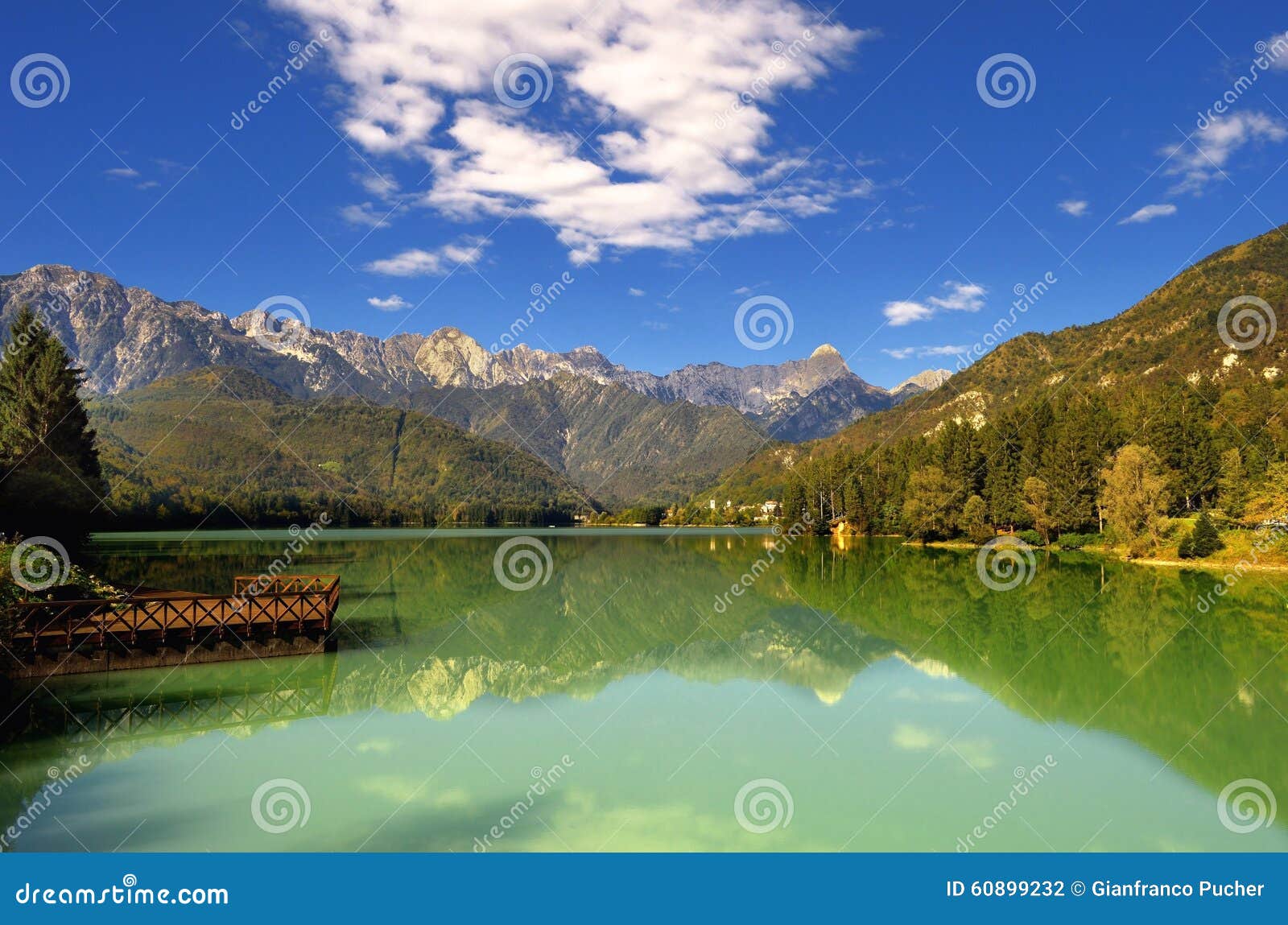 Lago Di Barcis (Friuli Venezia Giulia Fotografia Stock - Immagine di ...