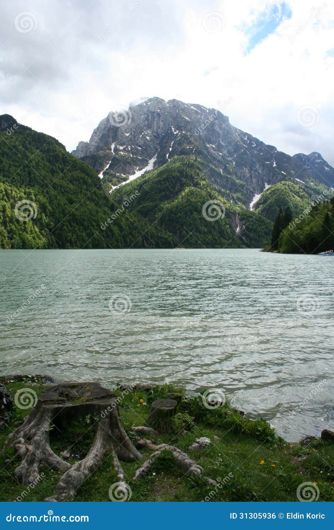 Lago di Predil foto de archivo. Imagen de vacaciones - 31305936