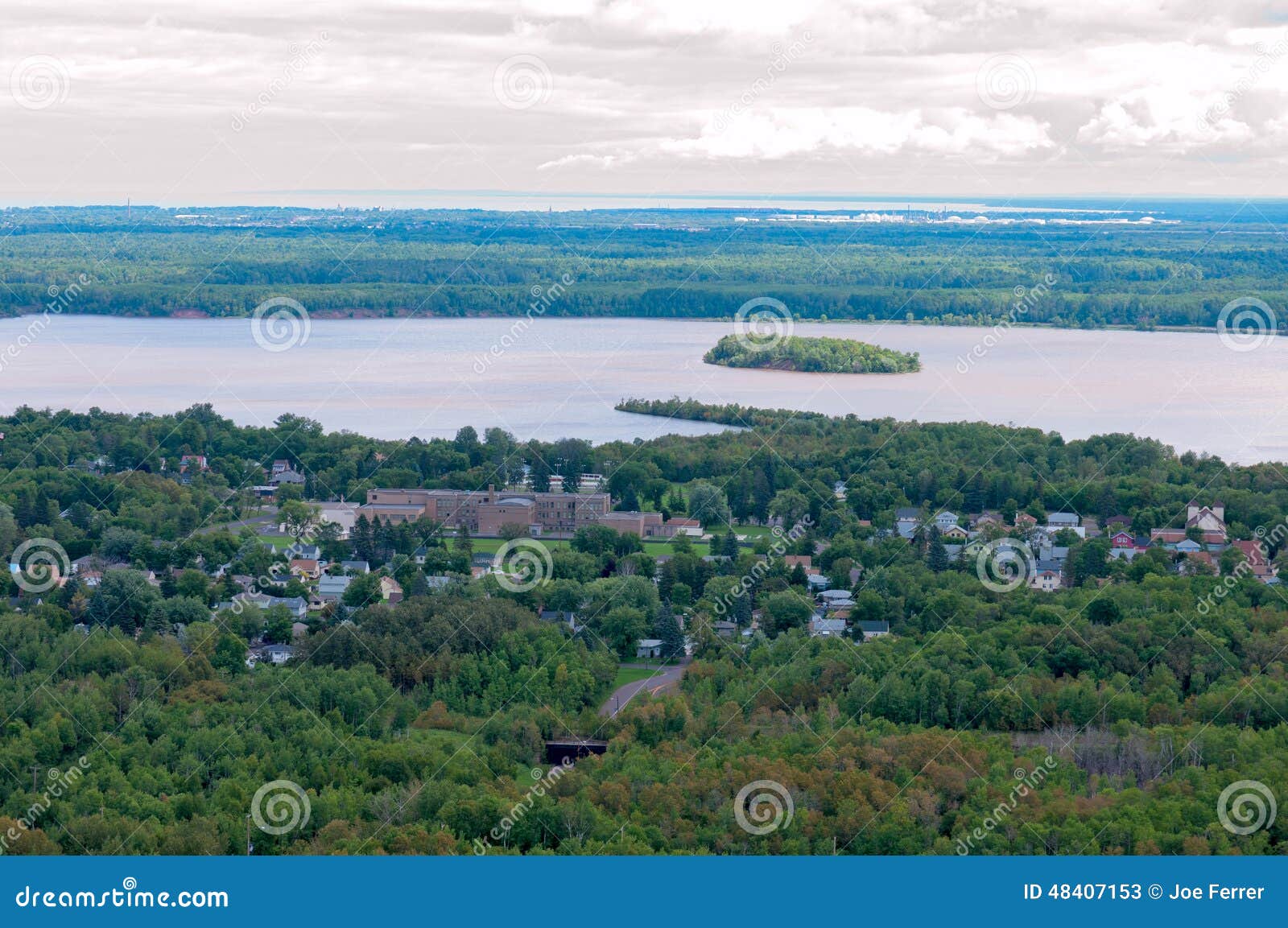 Lago Ed Isola Spirit a Duluth Minnesota Immagine Stock - Immagine di ...
