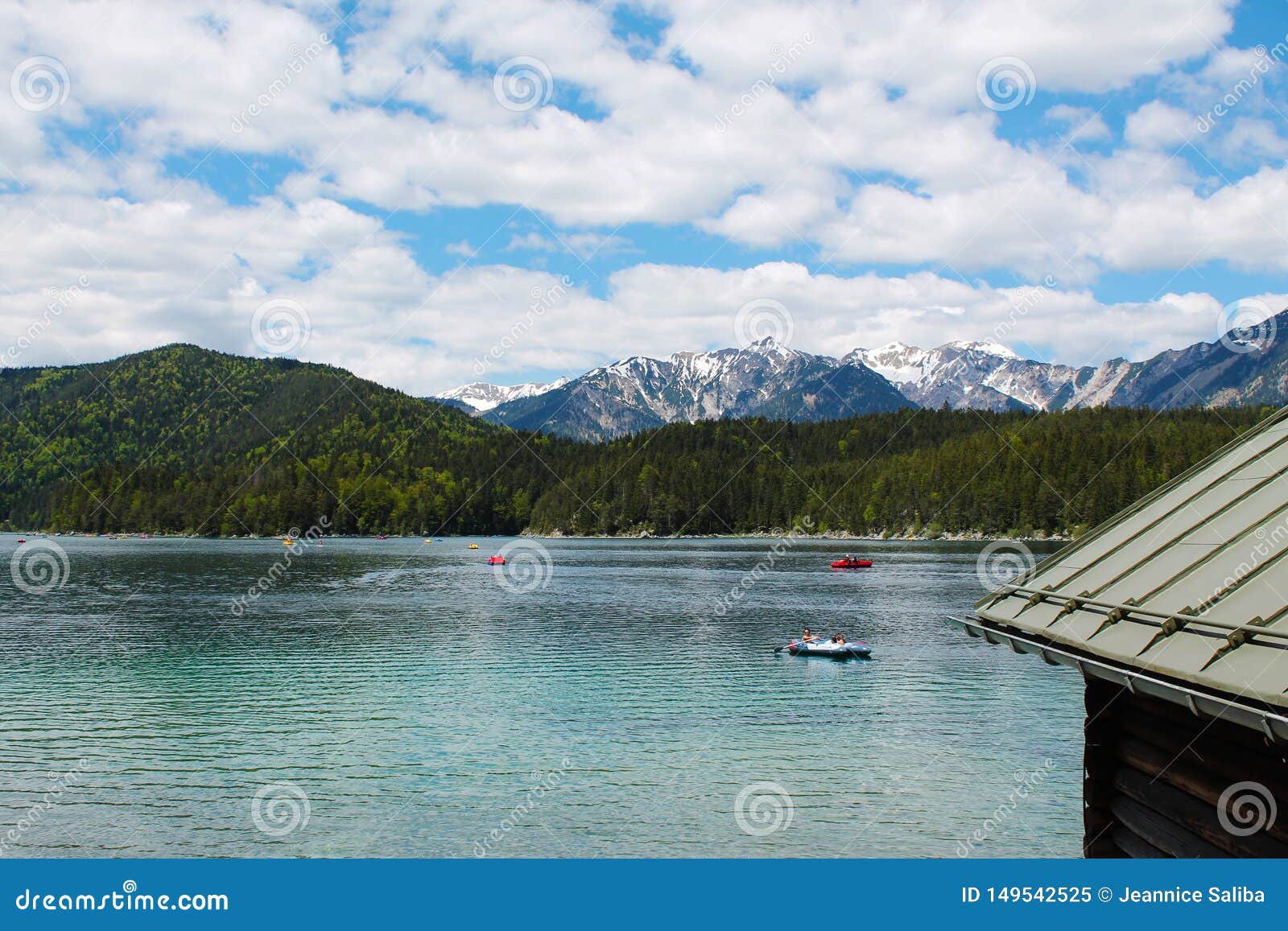 Lago Eibsee in Germania immagine editoriale. Immagine di acqua - 149542525