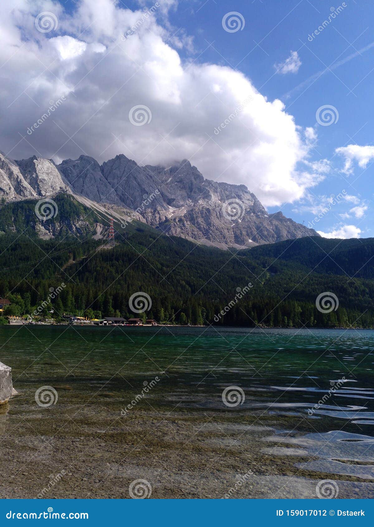 Lago Eibsee Hermoso En Alemania Foto de archivo - Imagen de : 159017012