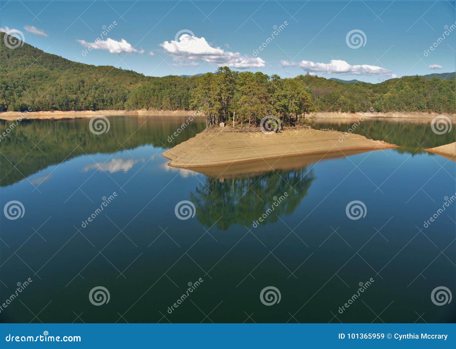 Lago Fontana immagine stock. Immagine di turismo, parco - 101365959