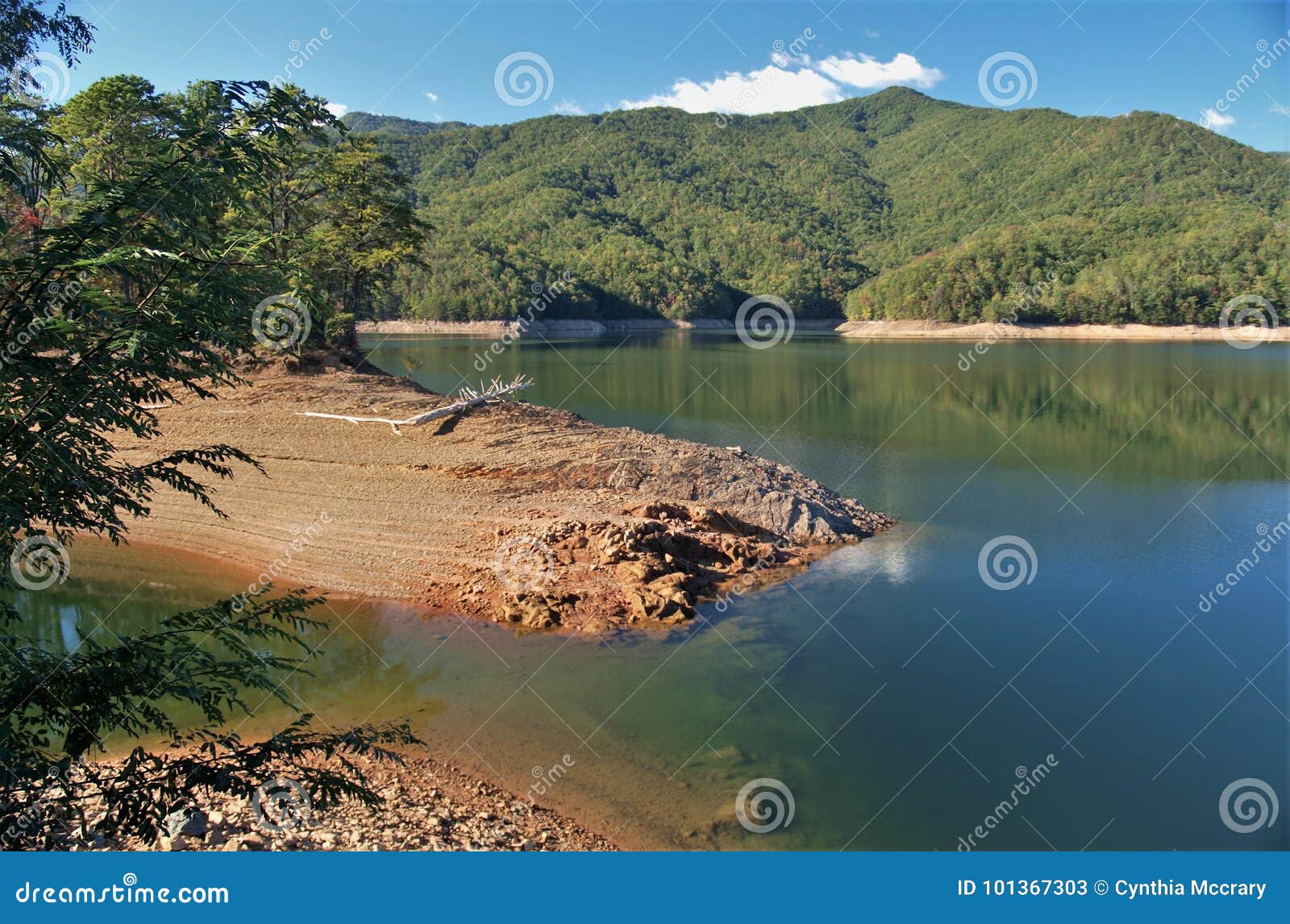 Lago Fontana imagen de archivo. Imagen de cielo, turismo - 101367303