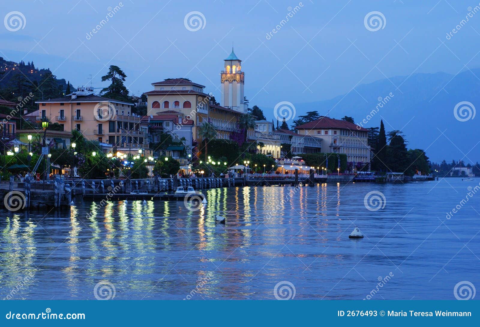 Lago Garda - Gardone-Riviera Immagine Stock - Immagine di favoloso ...