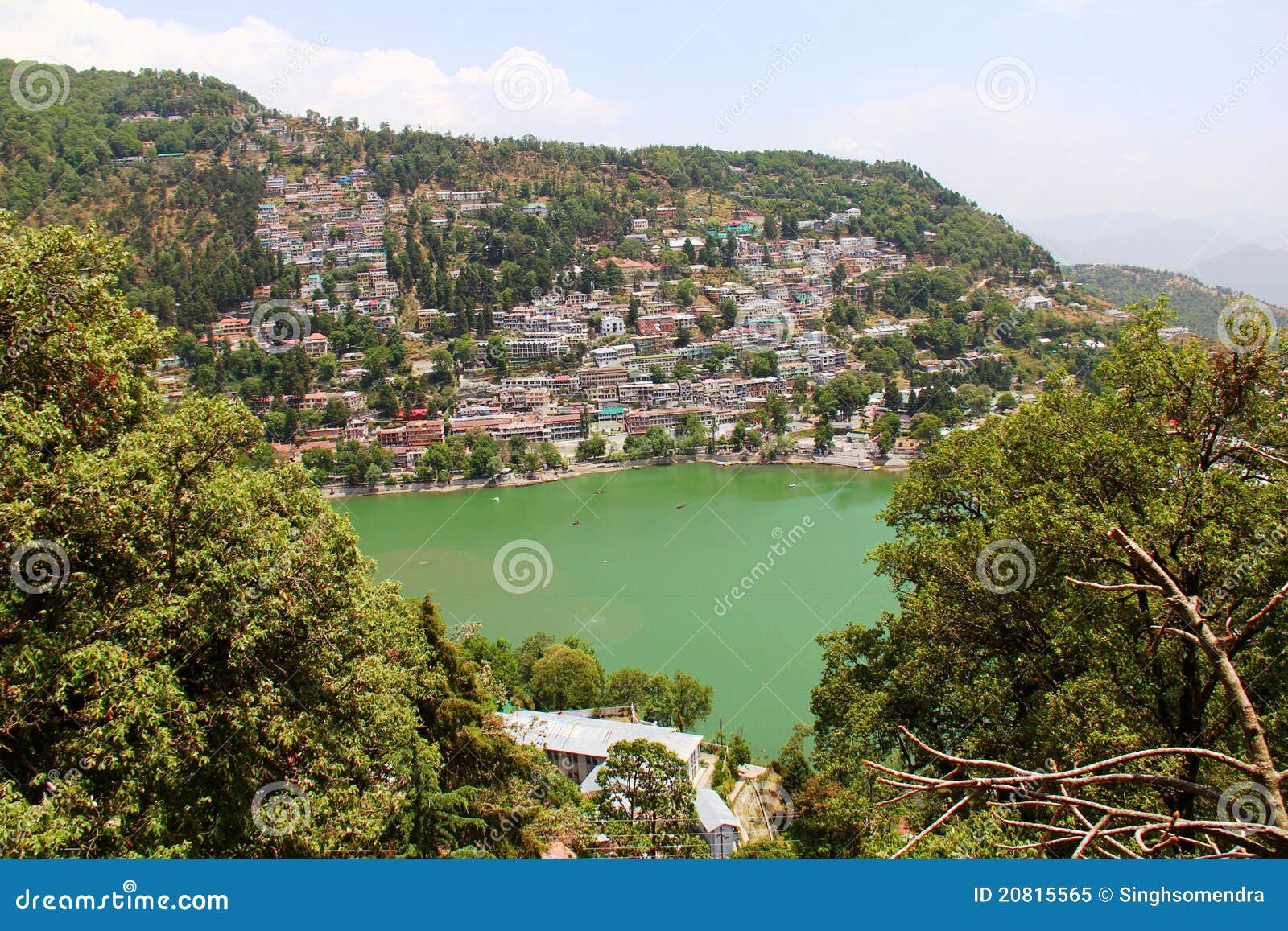 Lago green esmeralda imagen de archivo. Imagen de barco - 20815565