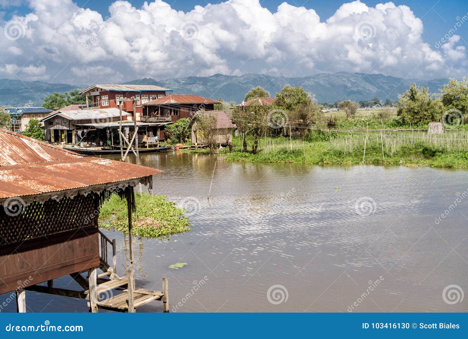 Lago Inle, Myanmar foto de archivo. Imagen de cubo, fondo - 103416130