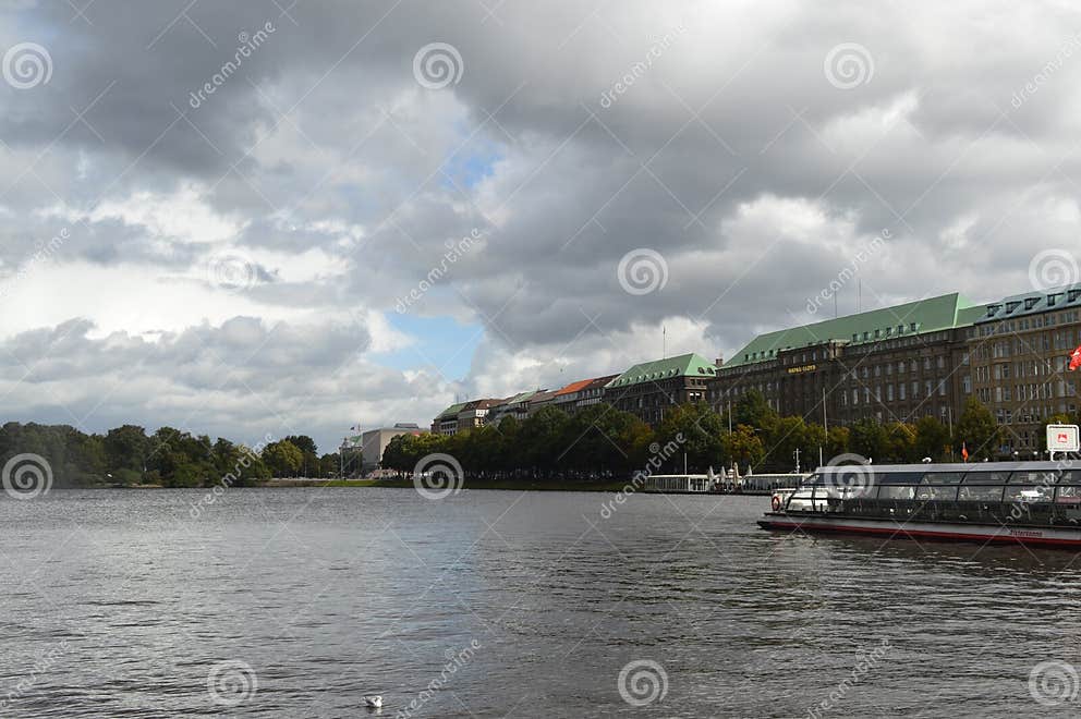 Lago interno Alster imagen de archivo. Imagen de pintoresco - 109433399