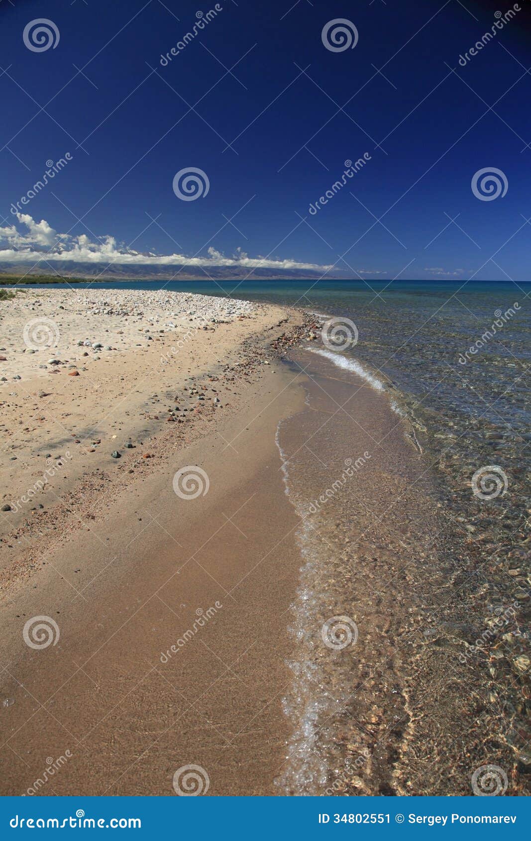 Lago Issyk Kul imagen de archivo. Imagen de nadie, nube - 34802551