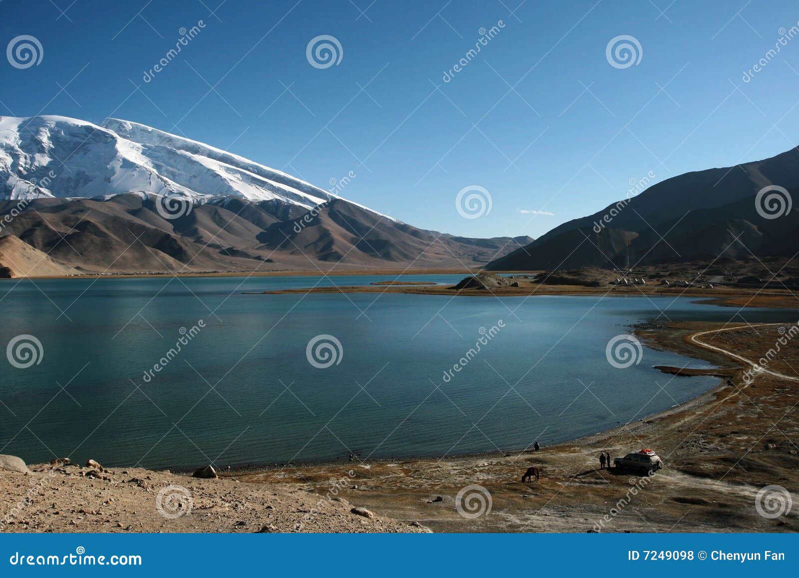 Lago kara-Kul foto de archivo. Imagen de cristal, highest - 7249098