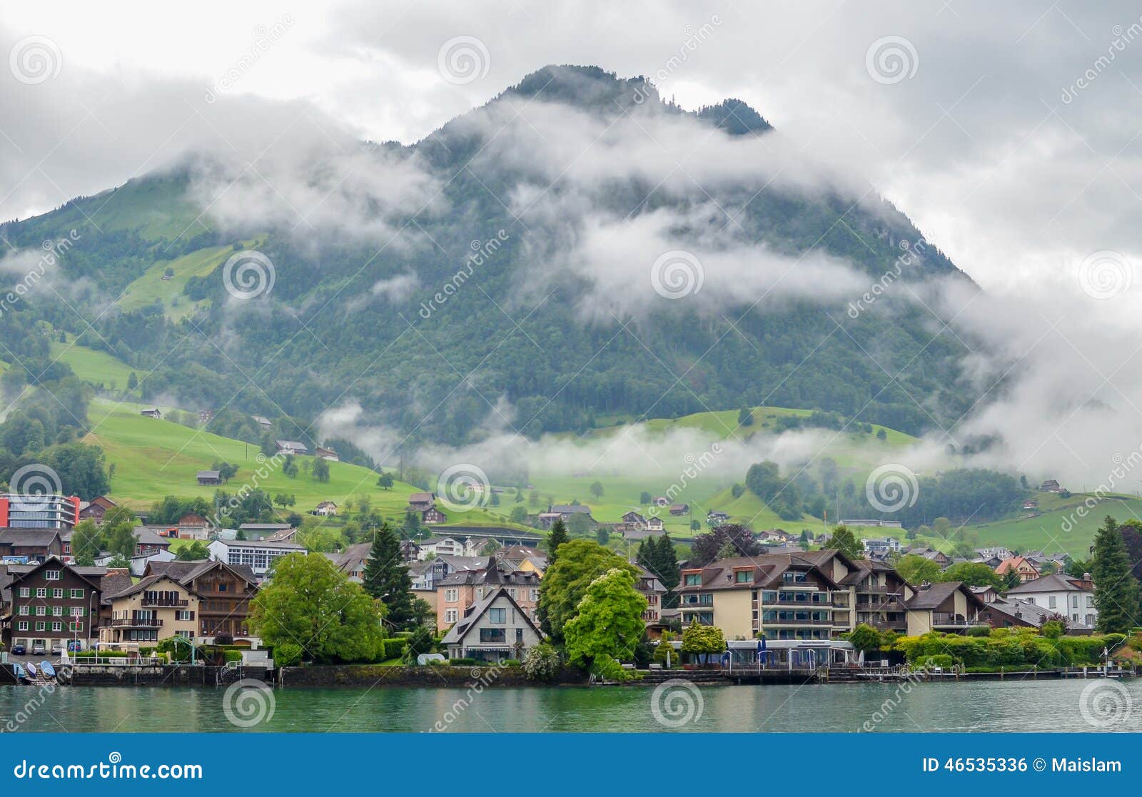 Lago lucerne, Suíça foto de stock. Imagem de verde, calma - 46535336